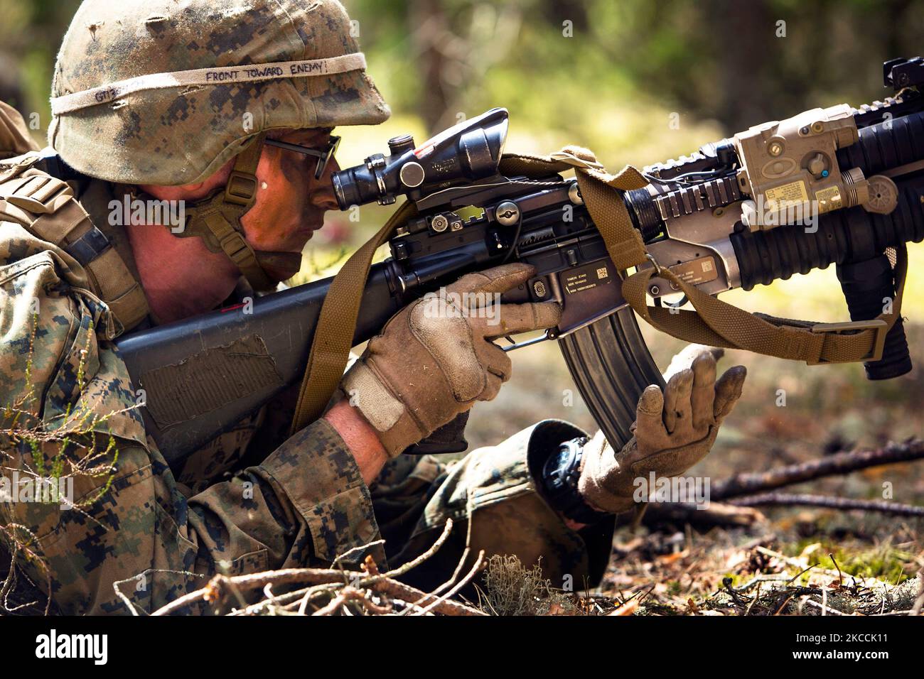 U.S. Marine firing his weapon Stock Photo - Alamy