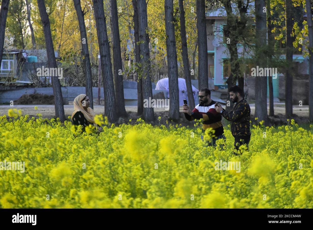 Kashmiri people hi-res stock photography and images - Alamy