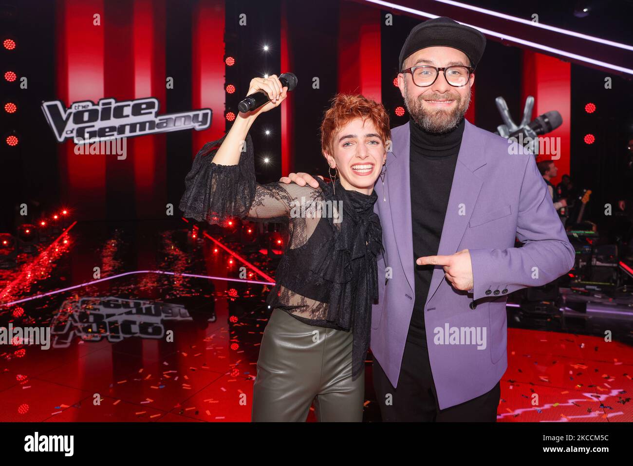 Berlin, Germany. 04th Nov, 2022. The winner of the show Anny Ogrezeanu and her coach Mark ...