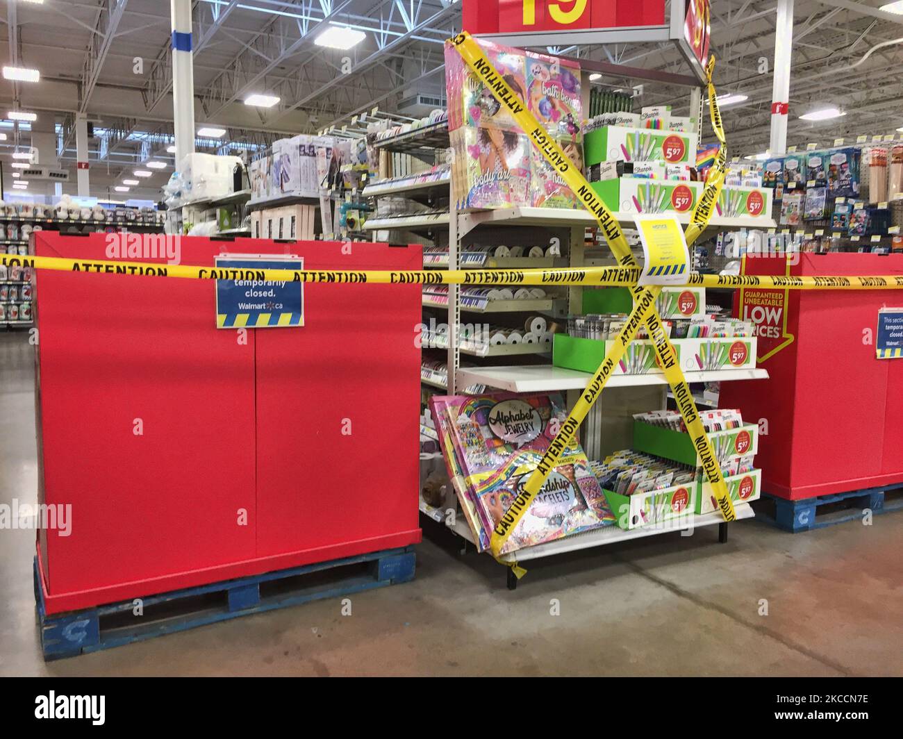 Grocery pallets hi-res stock photography and images - Alamy