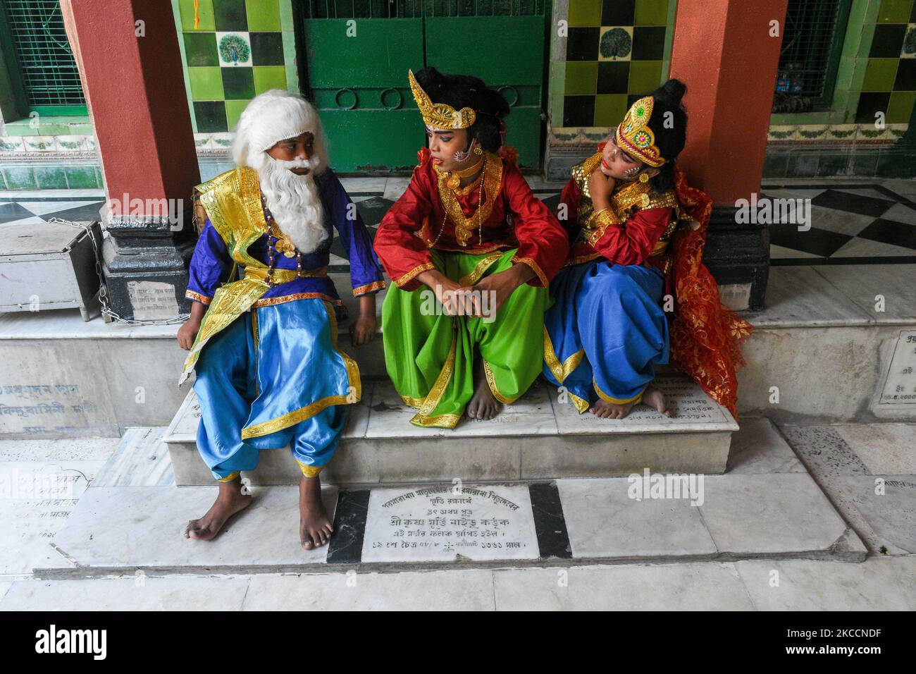 Children's dressed as various avatars of Hindu deity during a Gajan ...