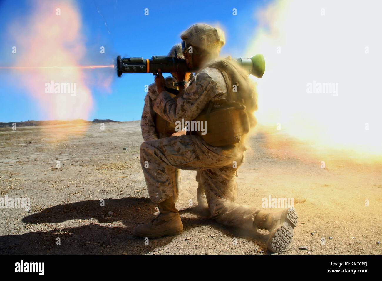 U.S. Marines are instructed in the proper handling of the M136 AT4-CS Stock Photo - Alamy