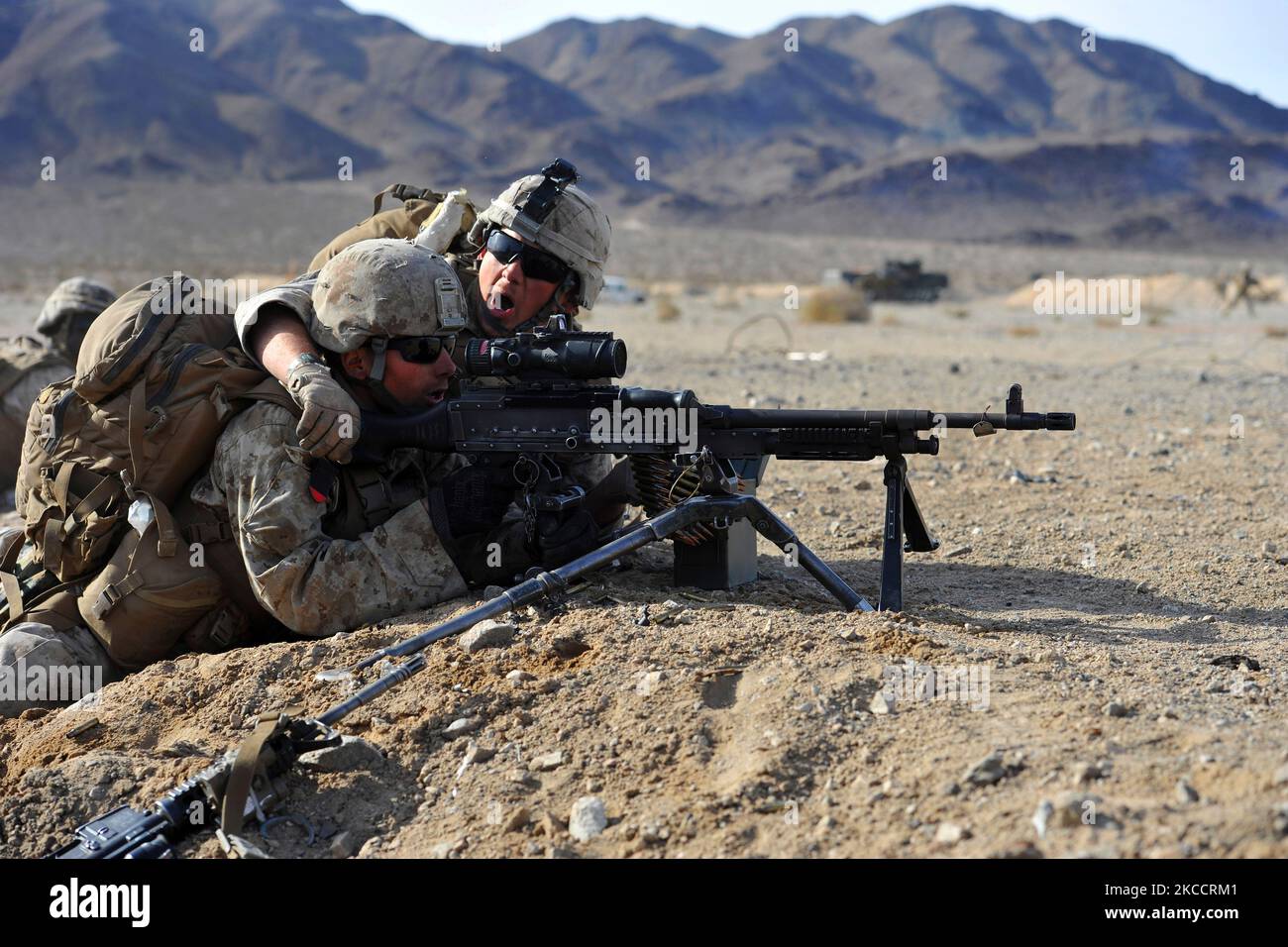 U.S. Marines fire their M240 machine gun Stock Photo - Alamy