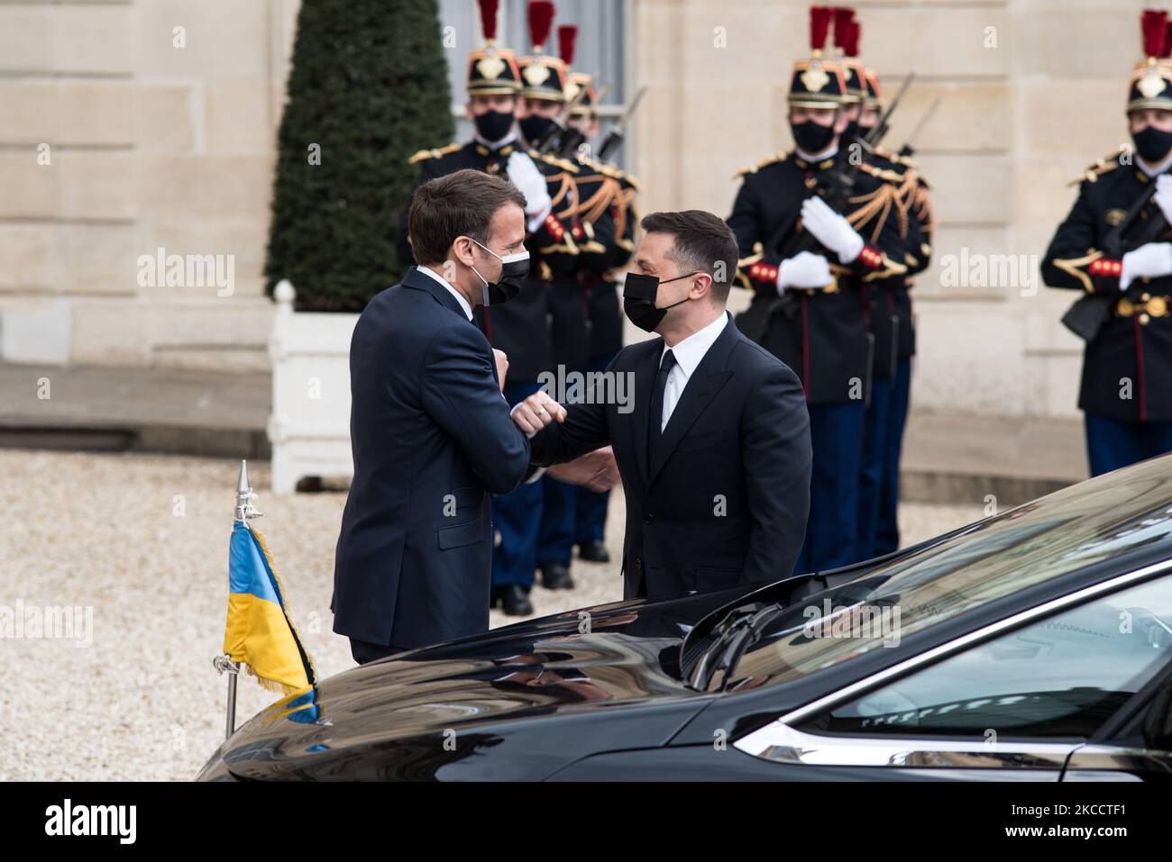 Volodymyr zelensky emmanuel macron hi-res stock photography and images ...
