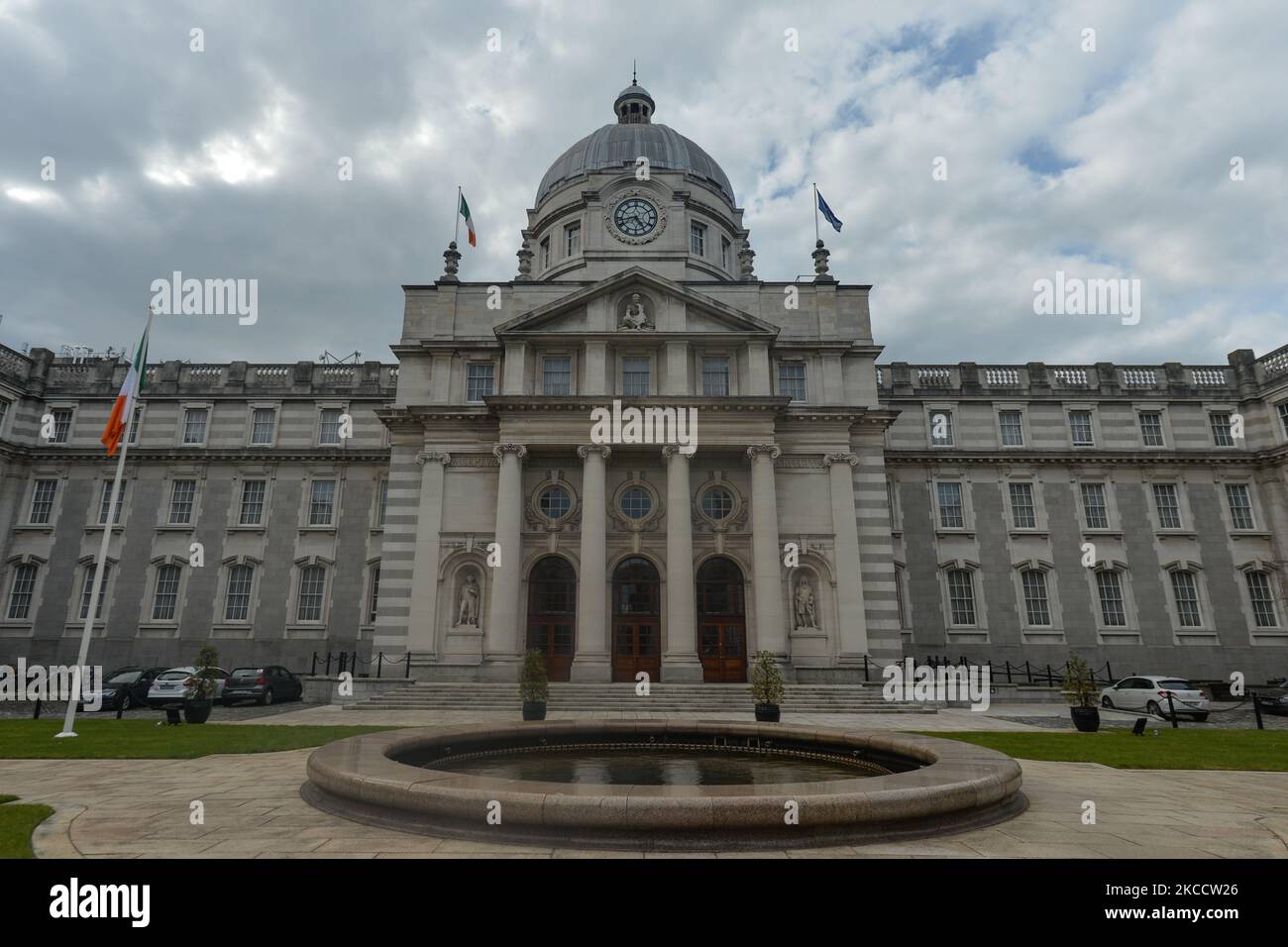 Performing loan assets hi-res stock photography and images - Alamy