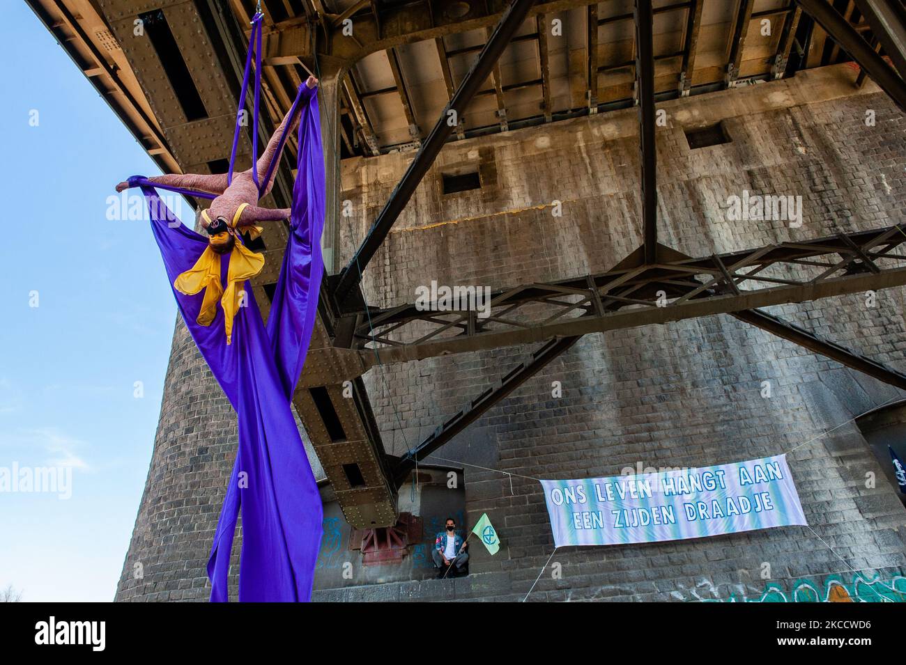 Our lives are hanging by a thread hi-res stock photography and images ...