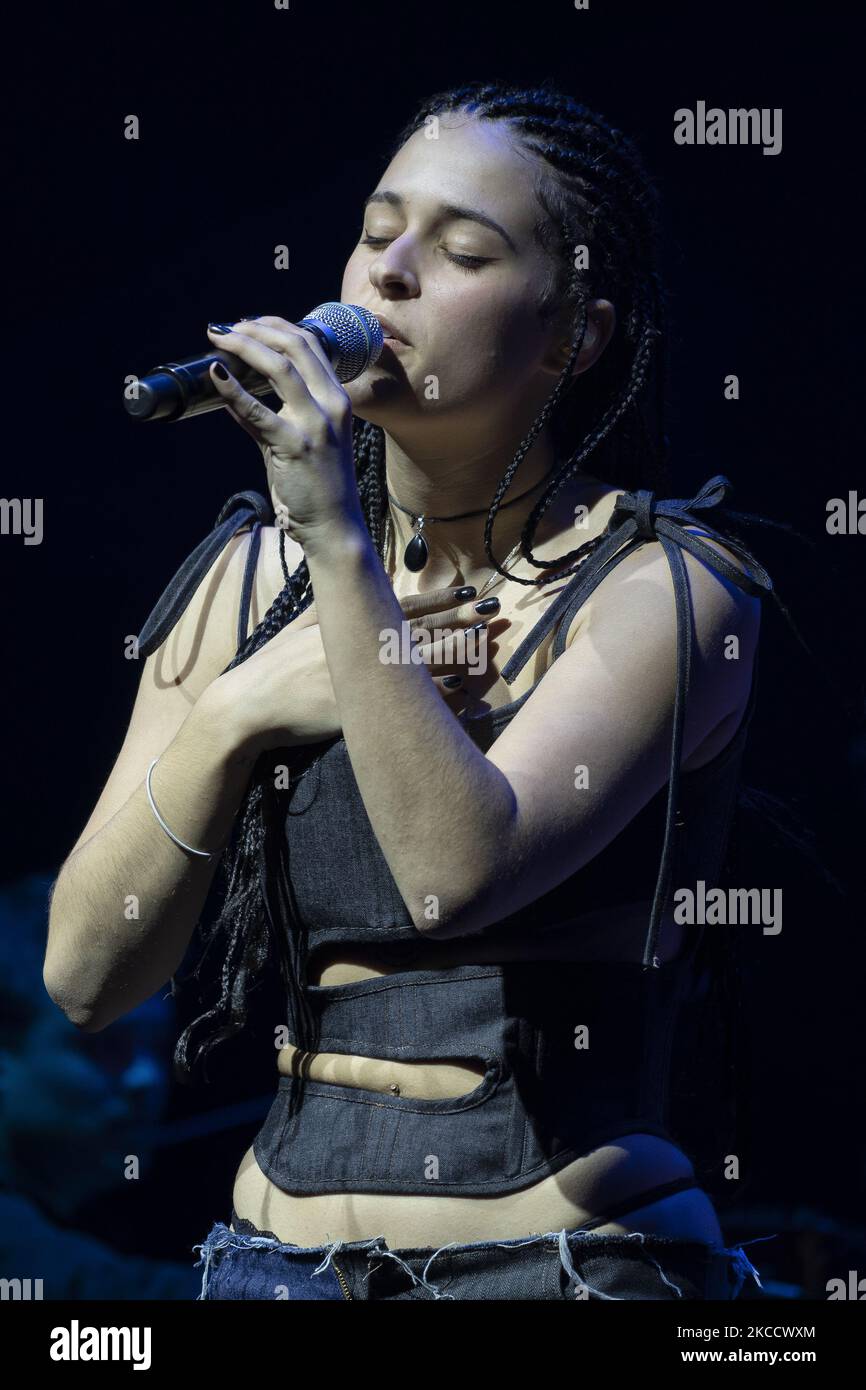 Dora postigo bose hi-res stock photography and images - Alamy