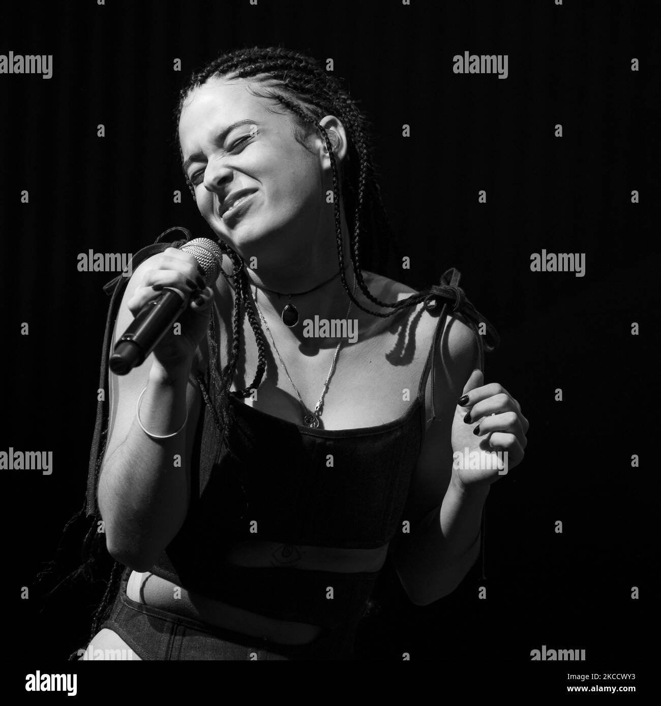 (EDITOR'S NOTE: Image was converted to black an white) The singer Dora ...