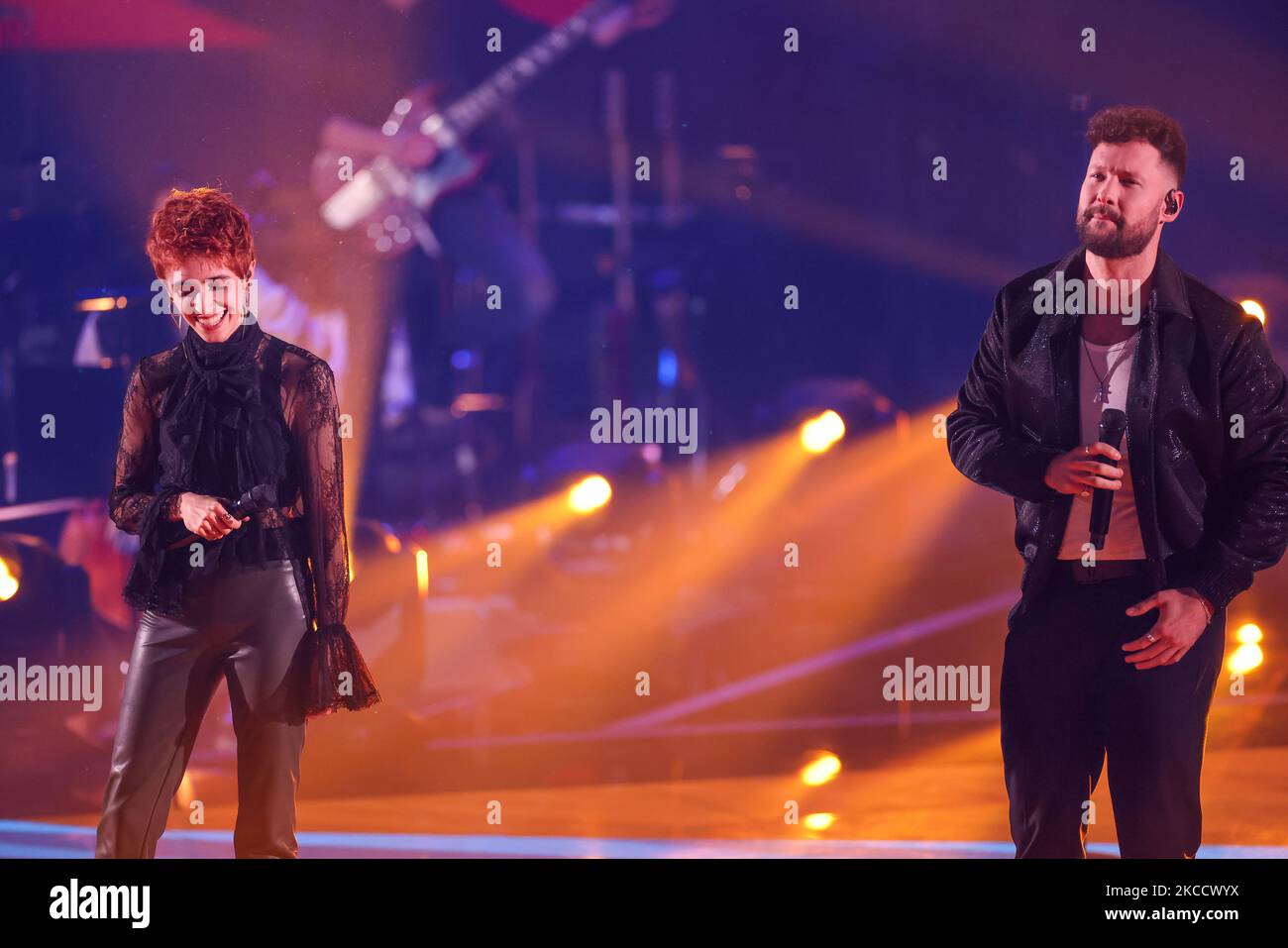 Berlin, Germany. 04th Nov, 2022. The winner of the show Anny Ogrezeanu (l) and Calum Scott sing ...