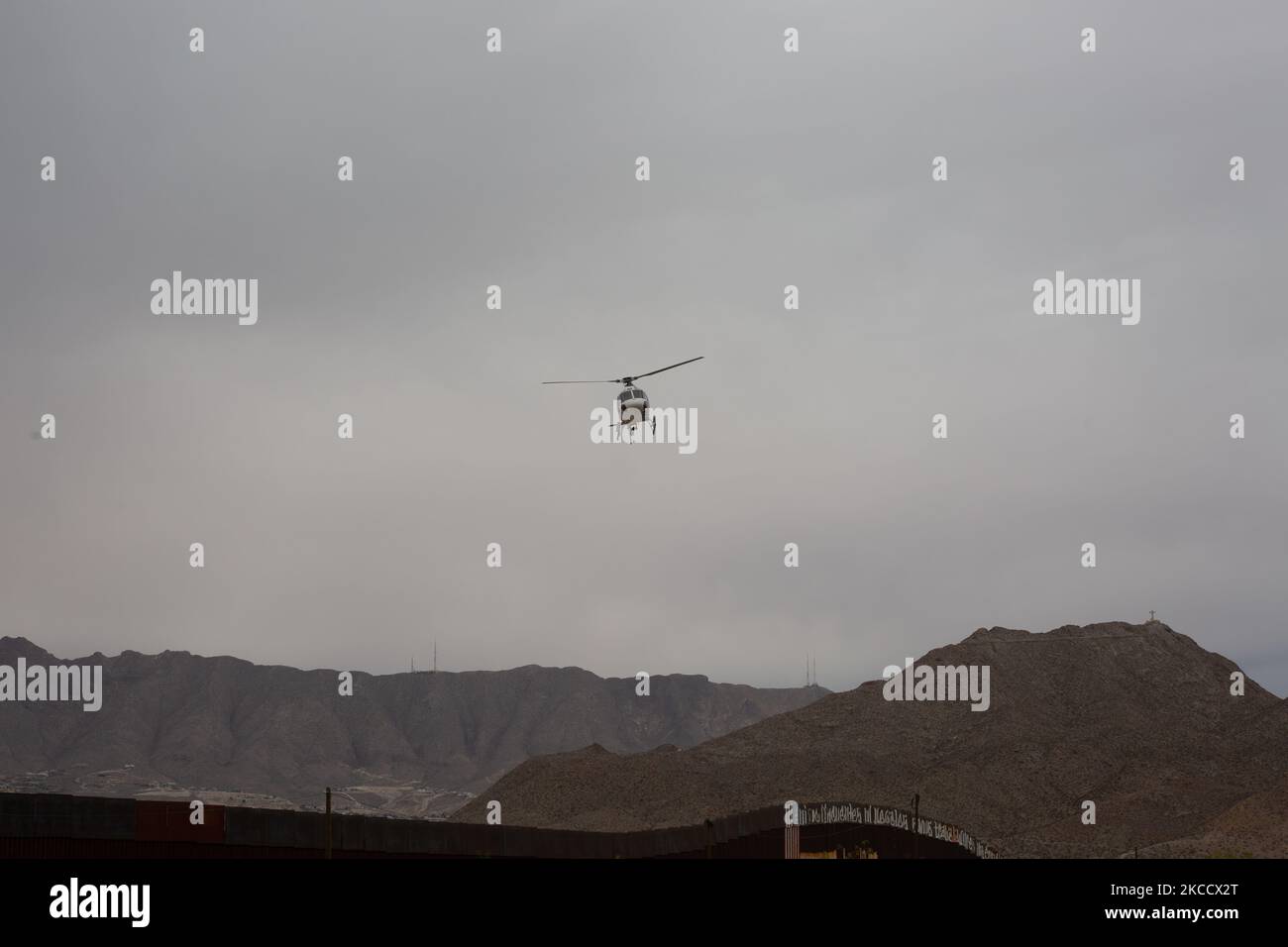 Police border migrants helicopter hi-res stock photography and images ...