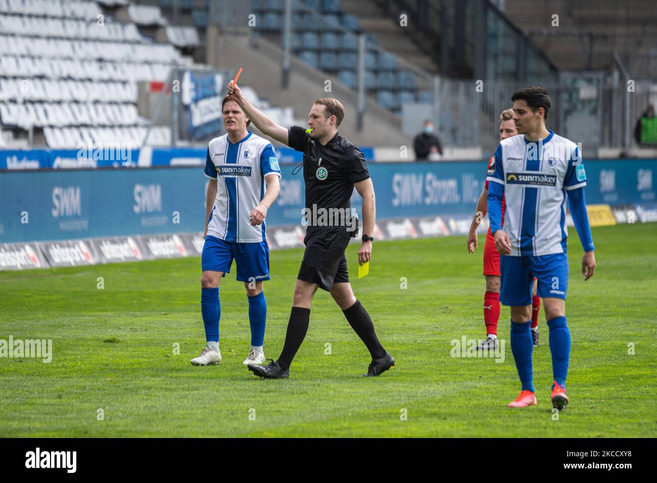 Referee Patrick Glaser shows Alexander Bittroff of 1. FC Magdeburg the ...