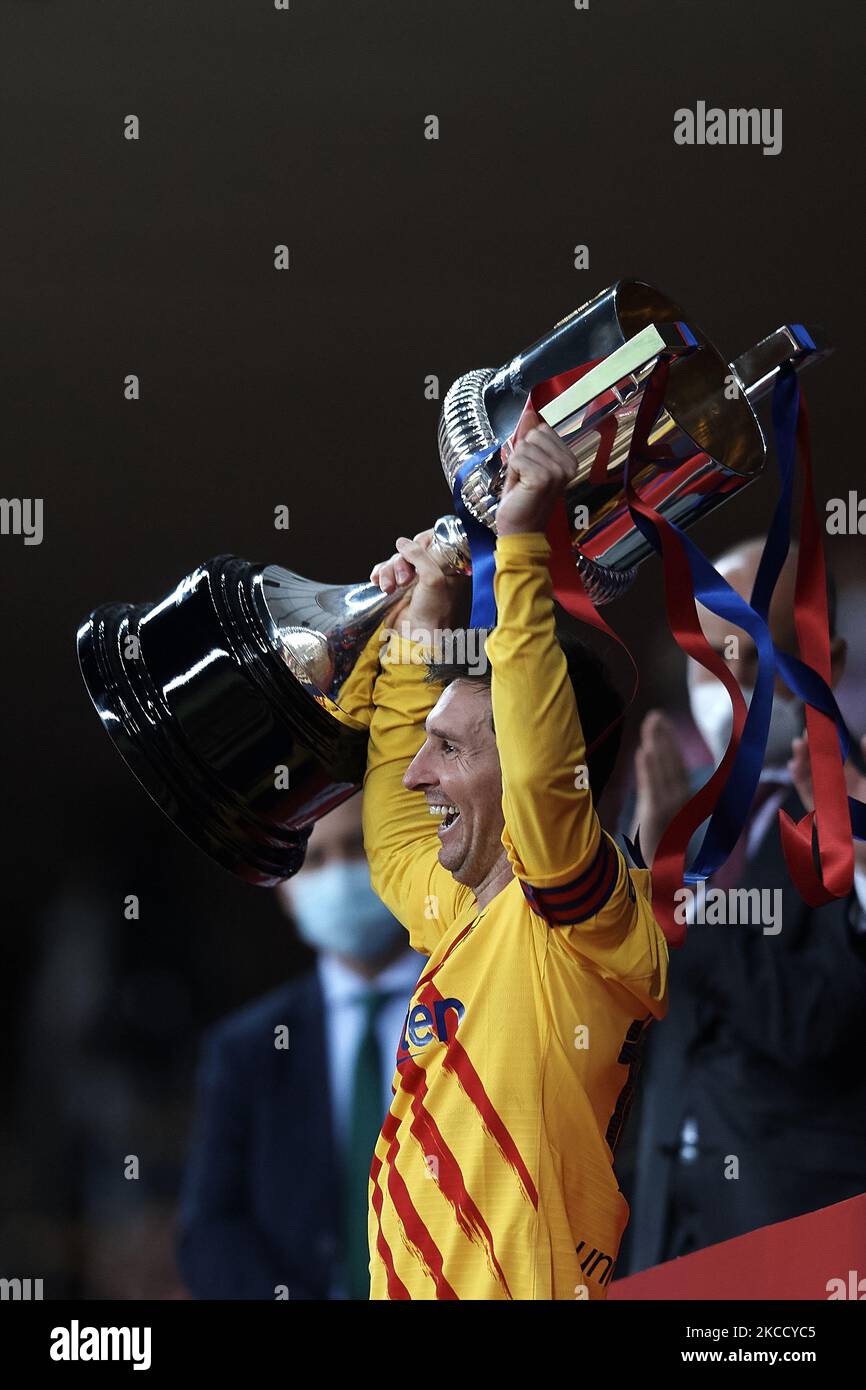 Lionel messi trophy barcelona hi-res stock photography and images - Alamy