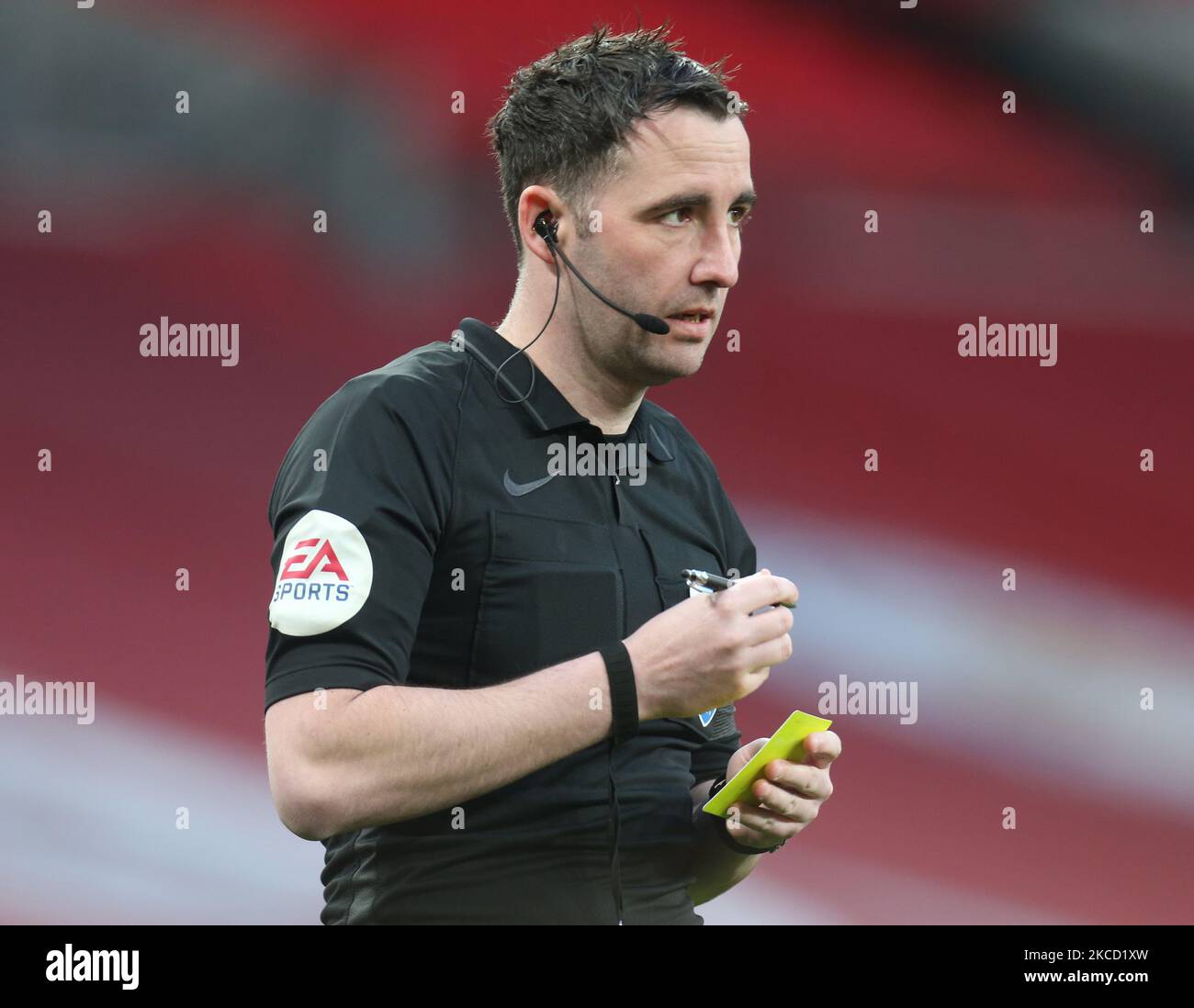 Referee chris kavanagh 2021 hi-res stock photography and images - Alamy