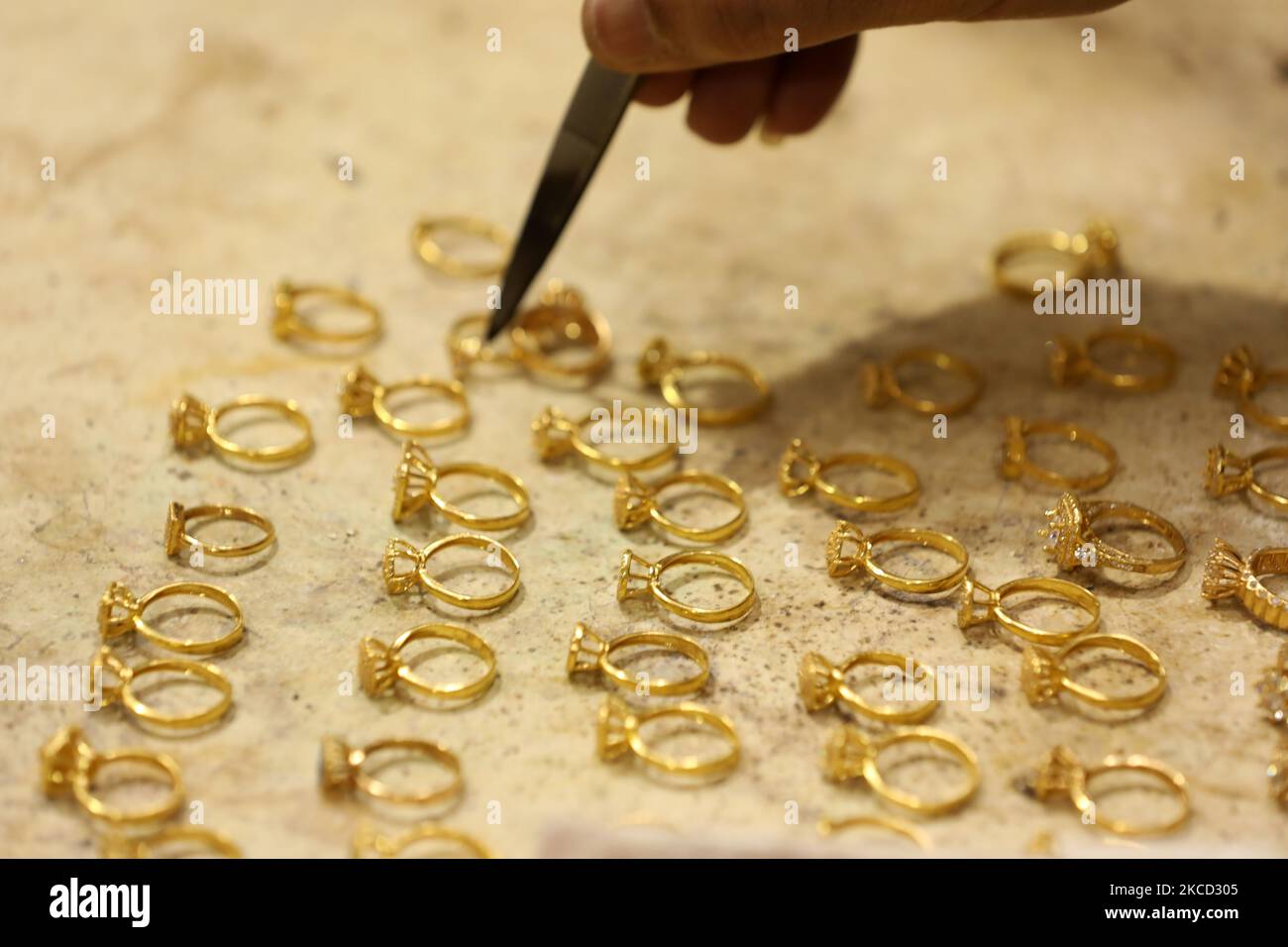 Palestinian goldsmiths work gold hi-res stock photography and images ...