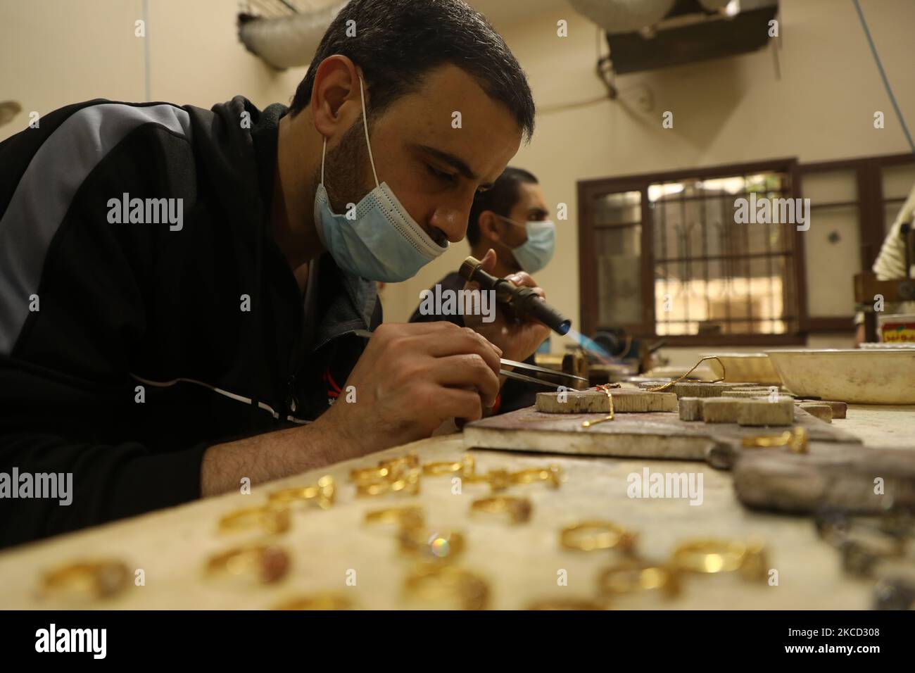 Palestinian goldsmiths work gold hi-res stock photography and images ...