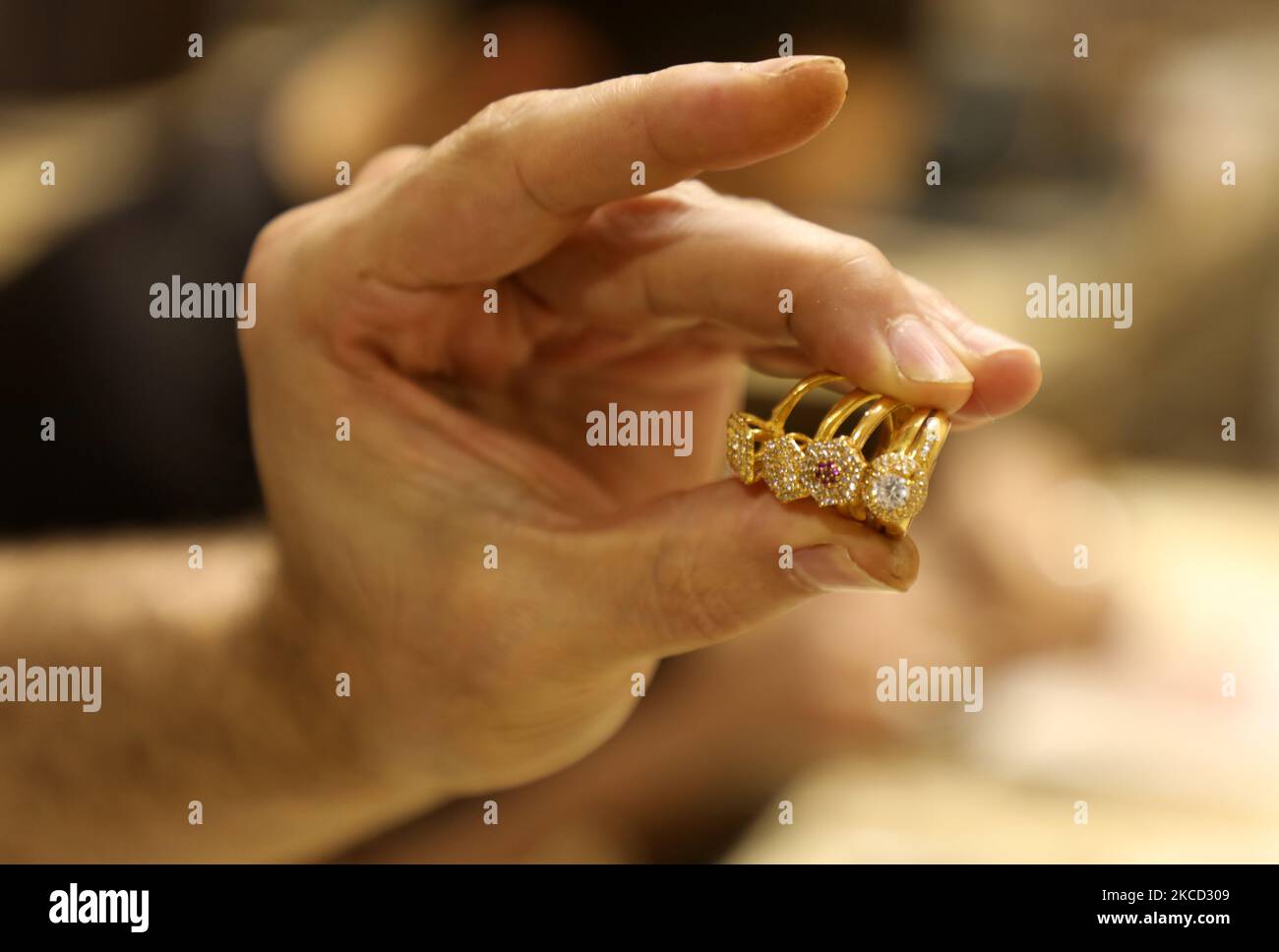 Palestinian goldsmiths work gold hi-res stock photography and images ...