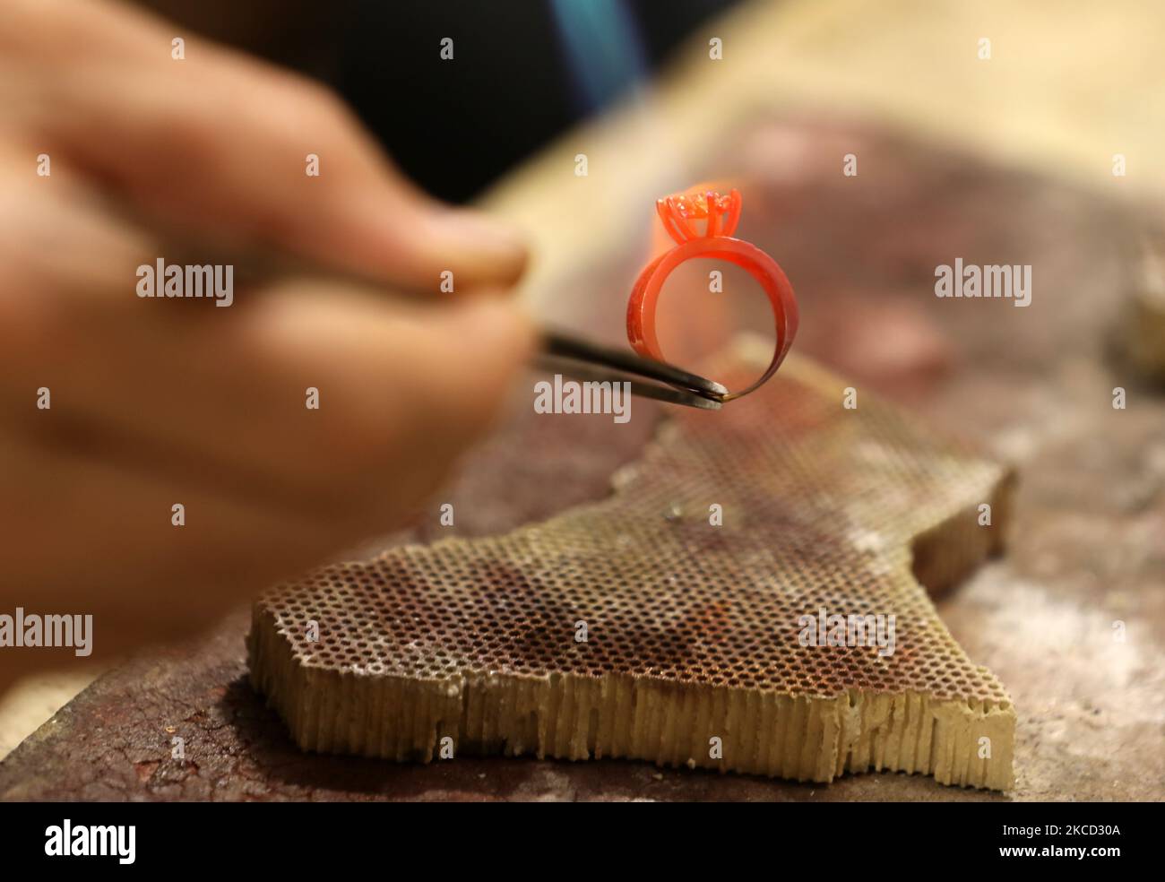 Palestinian goldsmiths work gold hi-res stock photography and images ...