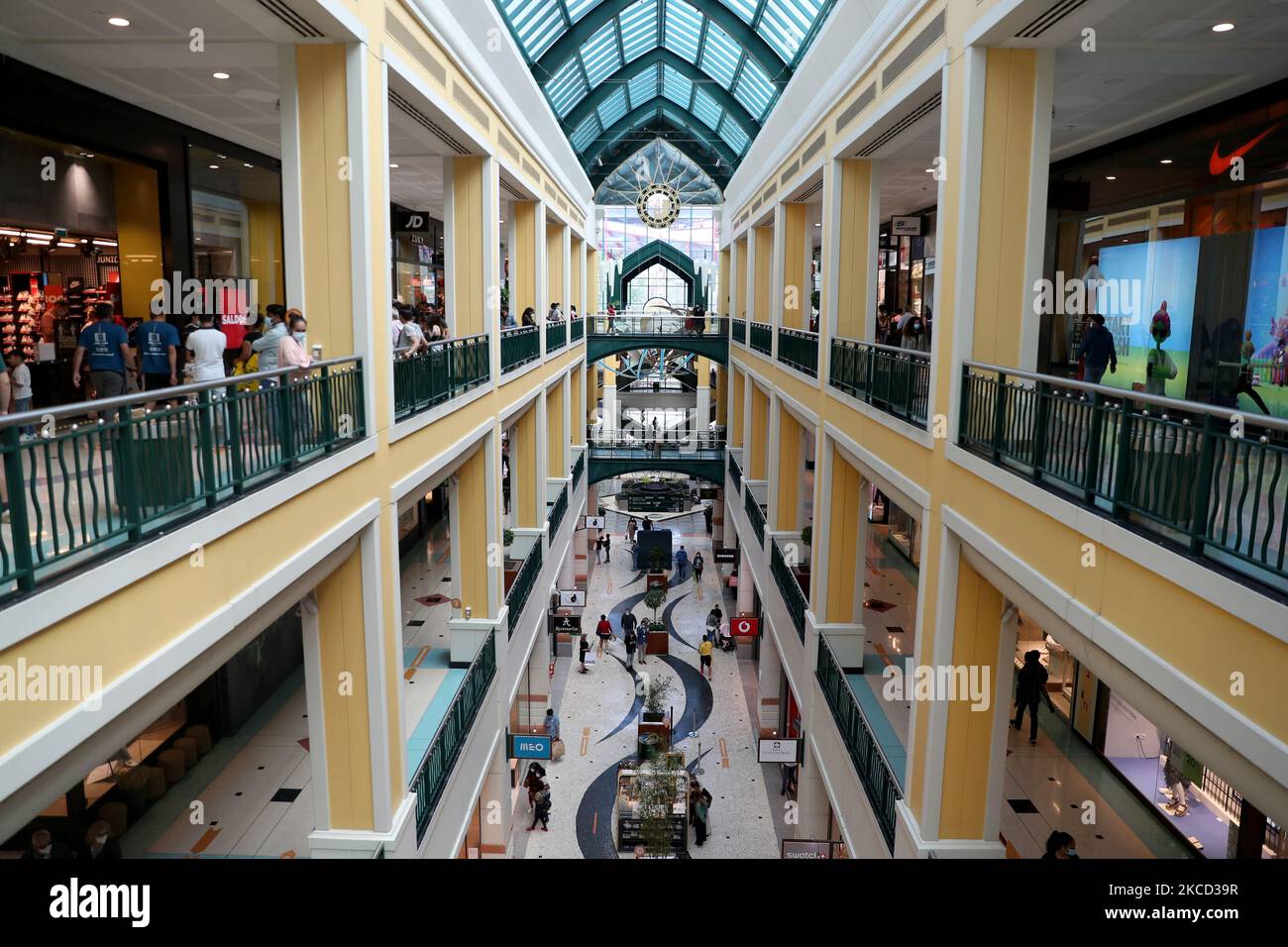 Reopened colombo shopping center hi-res stock photography and images ...