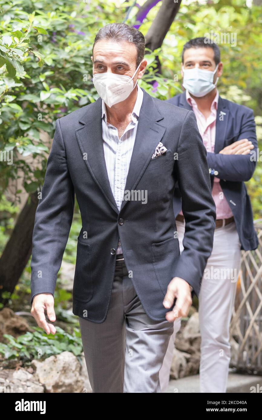 Enrique Ponce to the presentation of the bullfighting poster in a hand ...