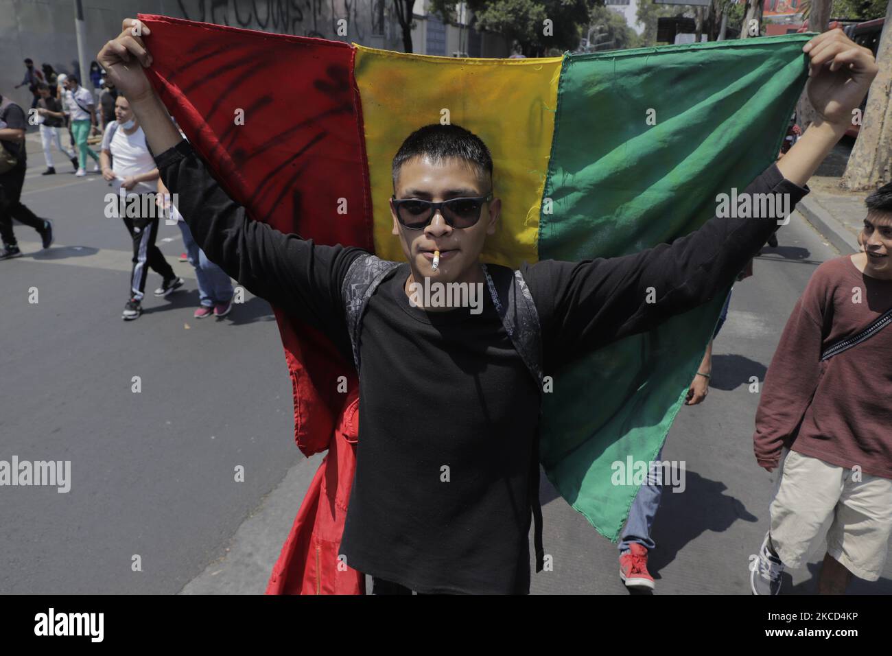 Supporter of the rastafarian movement at the Monumento a la Revolución ...