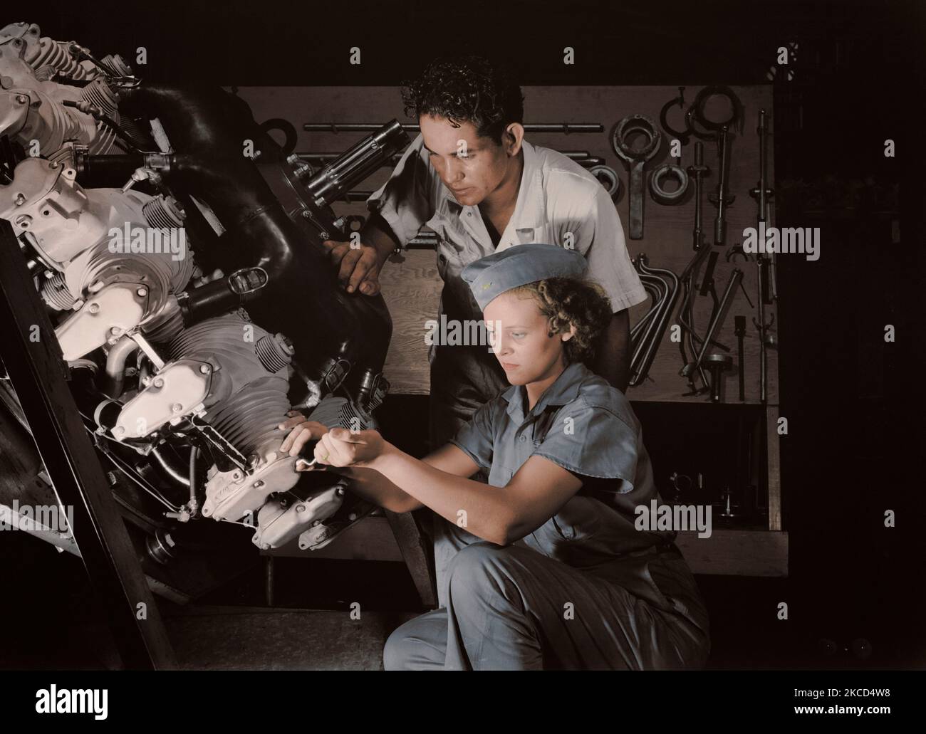 World war aircraft mechanic hi-res stock photography and images - Alamy