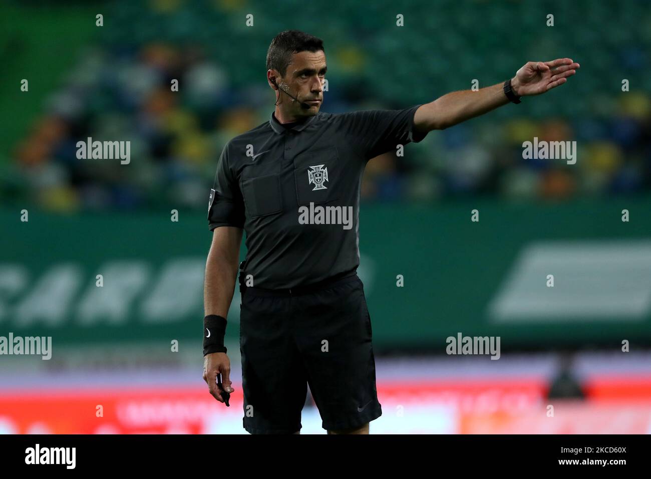 Referee nuno almeida hi-res stock photography and images - Alamy