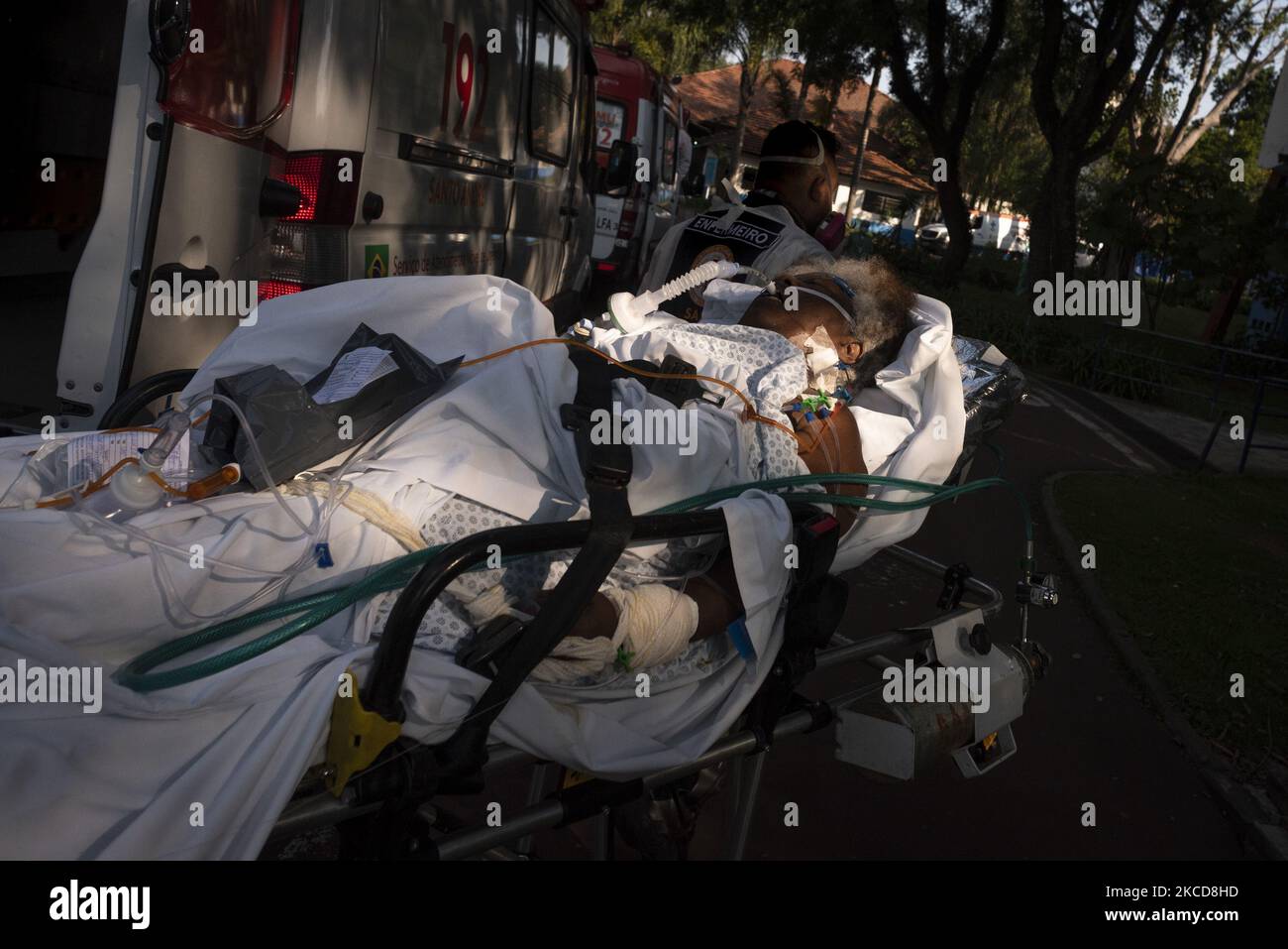23.Mar.2021 - Critical Covid-19 patient is moved from Pedro Dell ...
