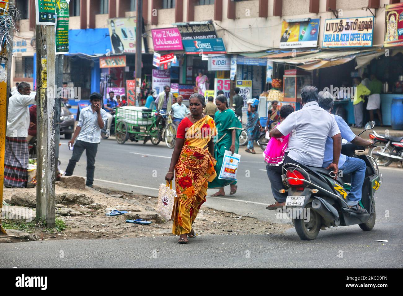 Busy street in Madurai, Tamil Nadu, India. (Photo by Creative Touch ...