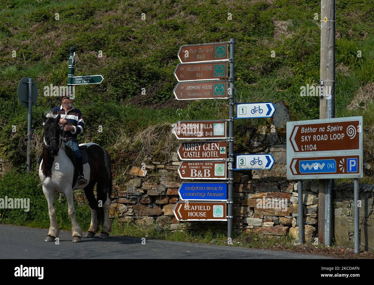 Road signs at clifden hi-res stock photography and images - Alamy