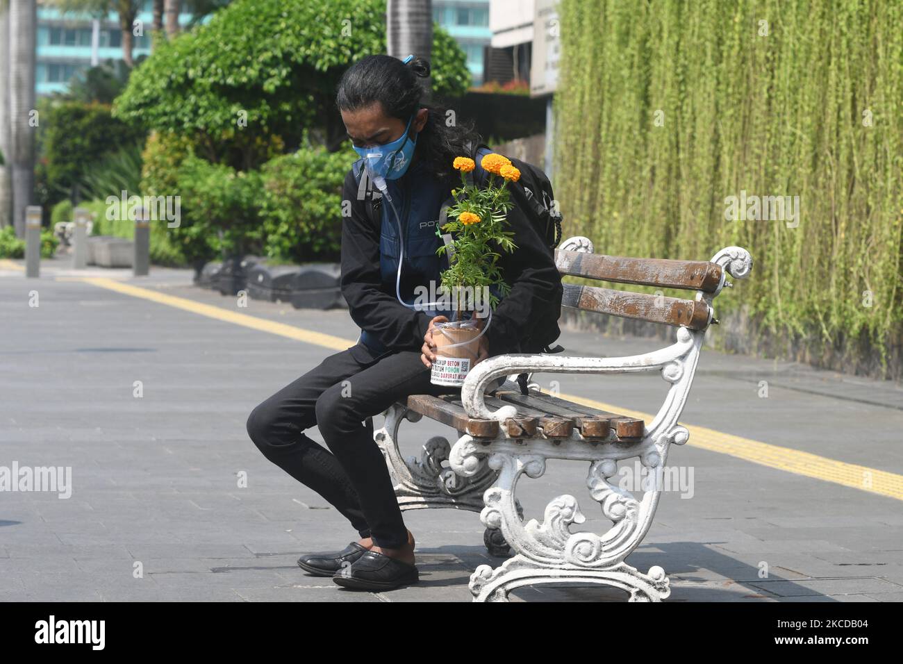 Dance action of joget jagat hi-res stock photography and images - Alamy