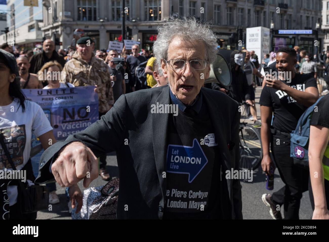 London mayor candidate piers corbyn hi-res stock photography and images ...