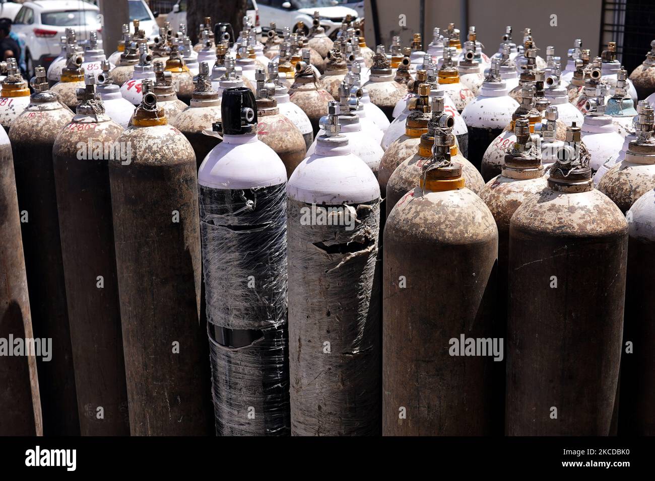 Medical oxygen cylinders hi-res stock photography and images - Alamy