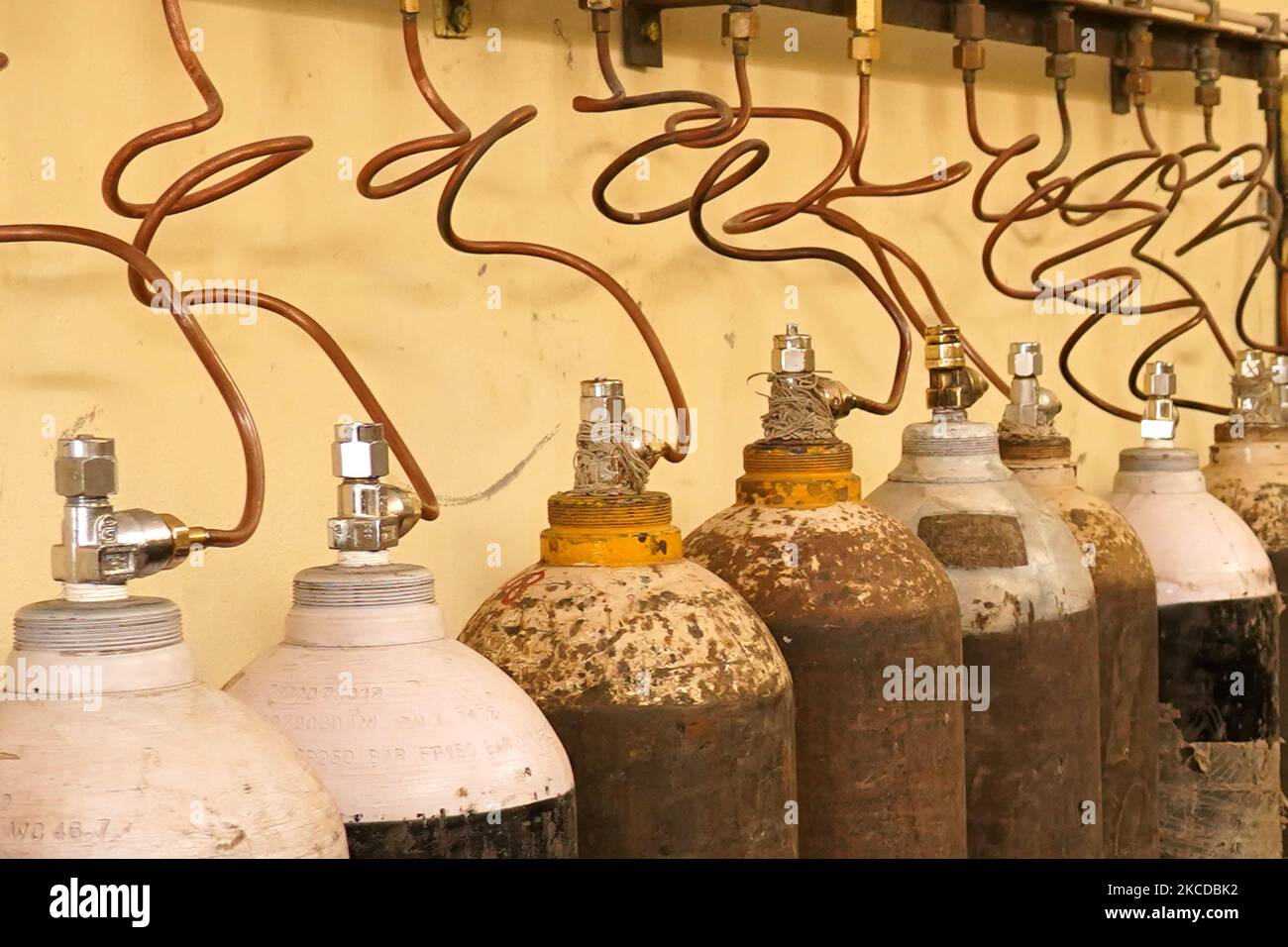 Medical oxygen cylinders hi-res stock photography and images - Alamy