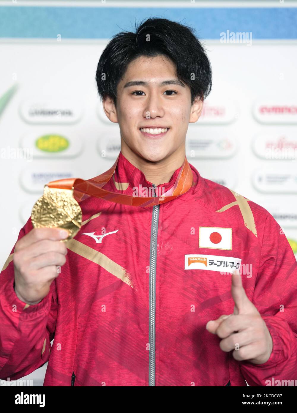 Daiki Hashimoto of Japan poses with his gold medal for the men's ...