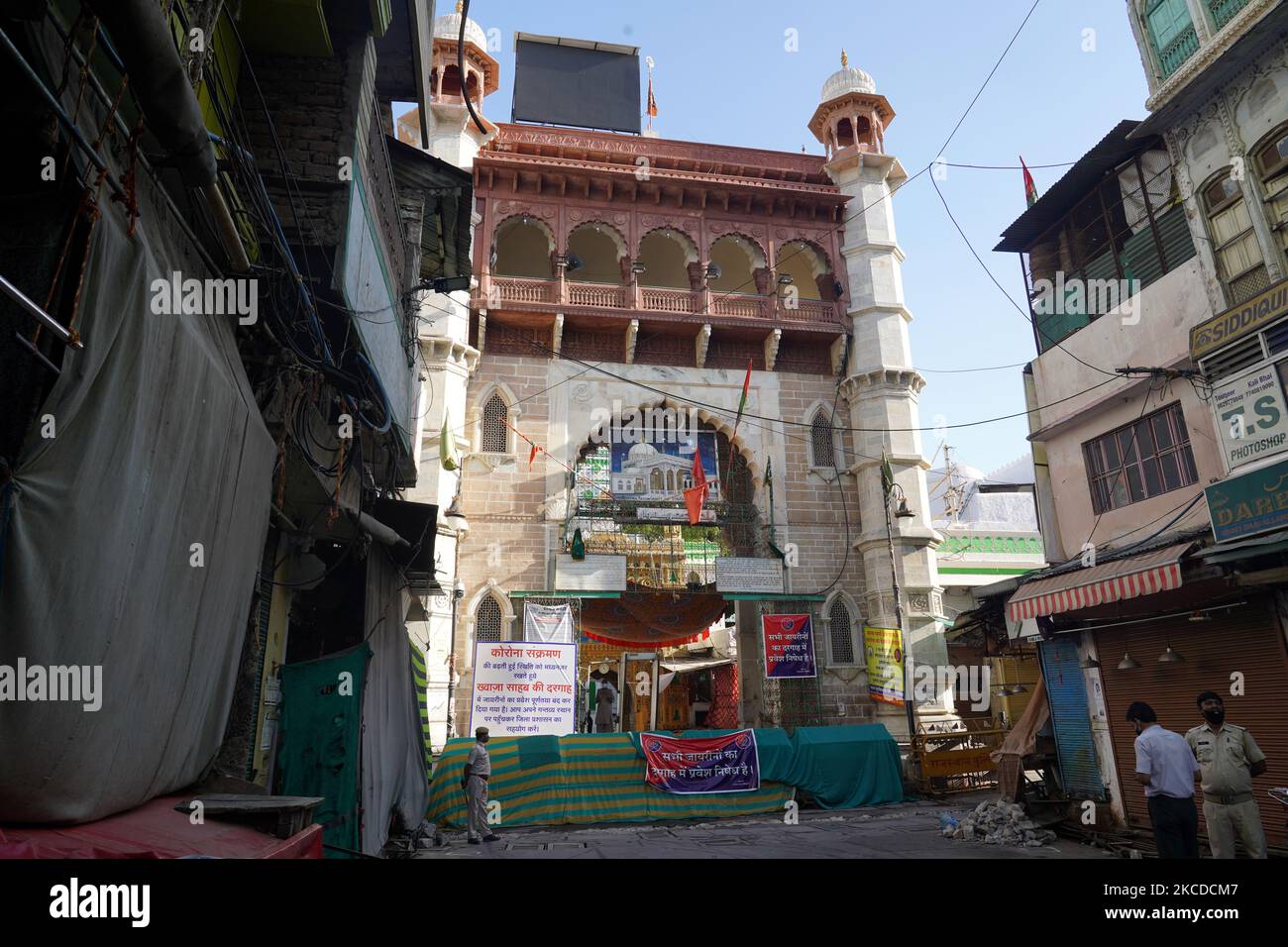 Shrine of sufi saint hazrat khwaja moinuddin chishti hi-res stock ...