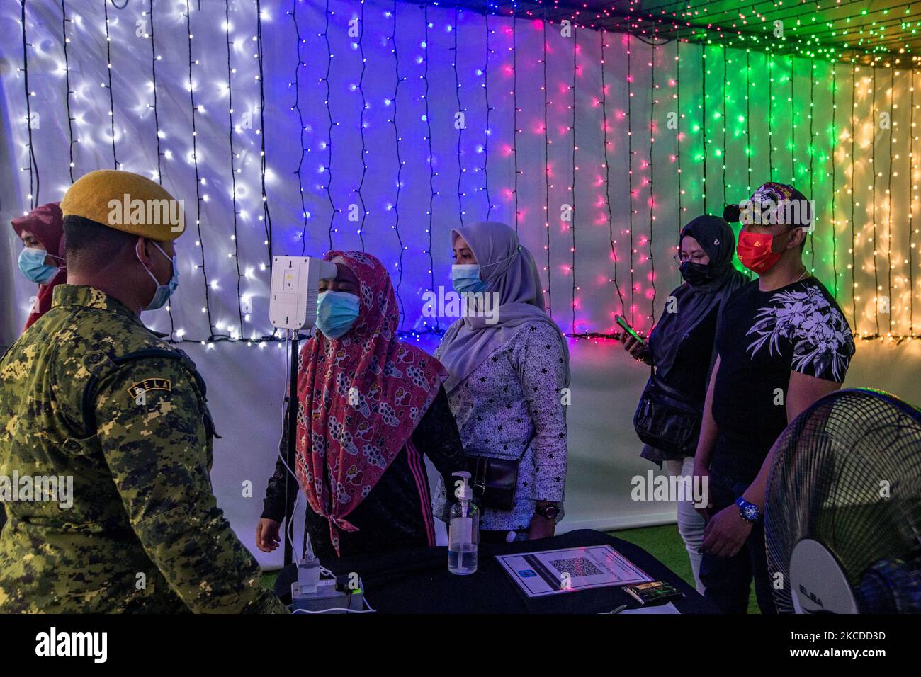 Religious dress code hi-res stock photography and images - Alamy