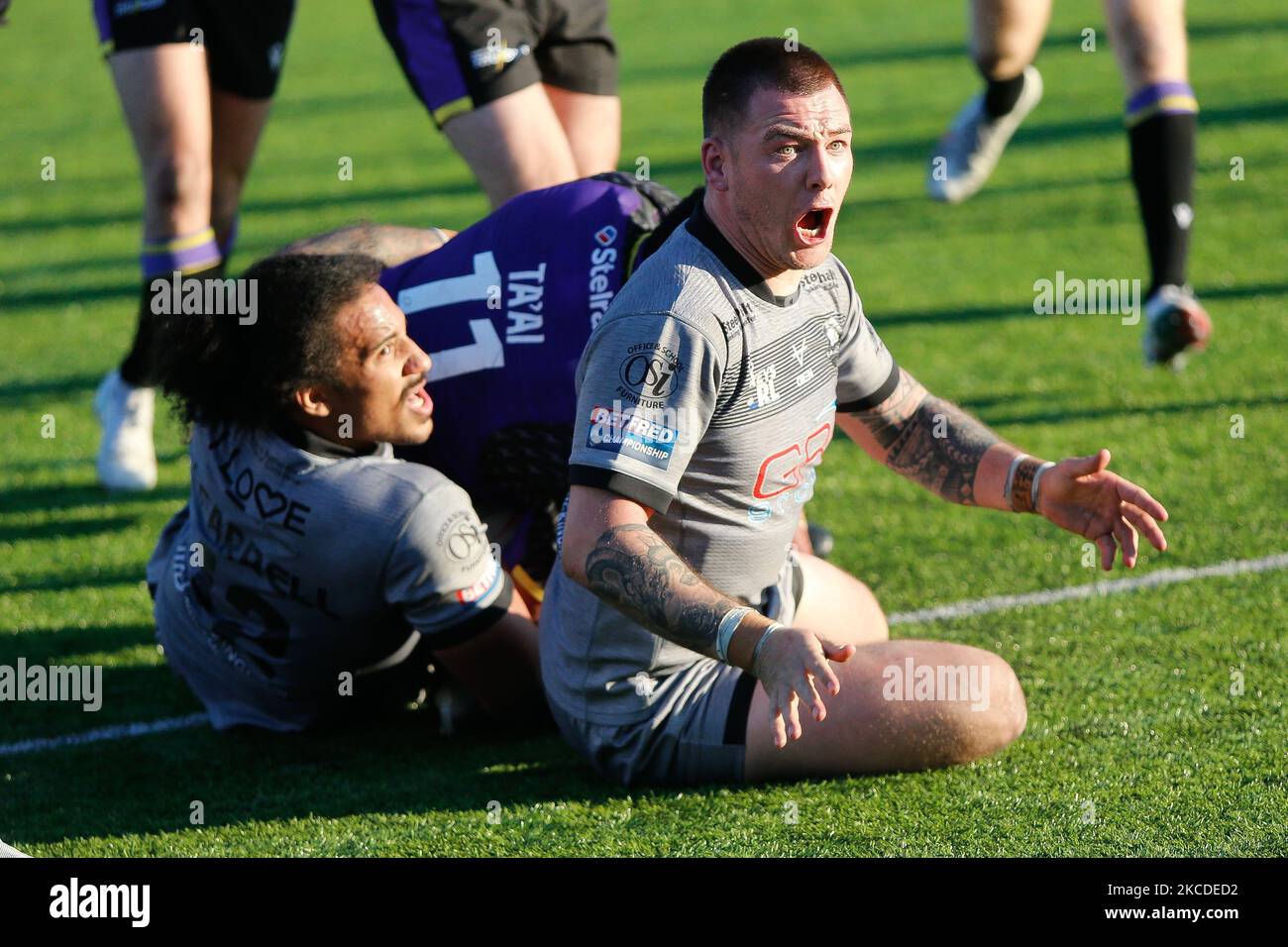 Matty James of Sheffield Eagles looks for help from the referee during ...