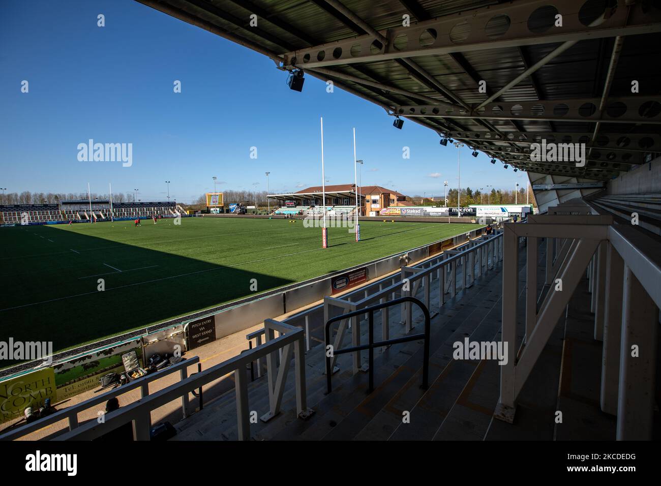 Empty sport stadiums hi-res stock photography and images - Alamy