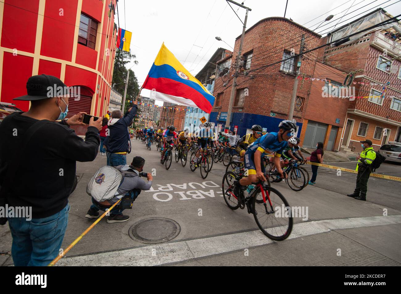 Ciclysts participating in the 2021 Vuelta a Colombia race final in ...