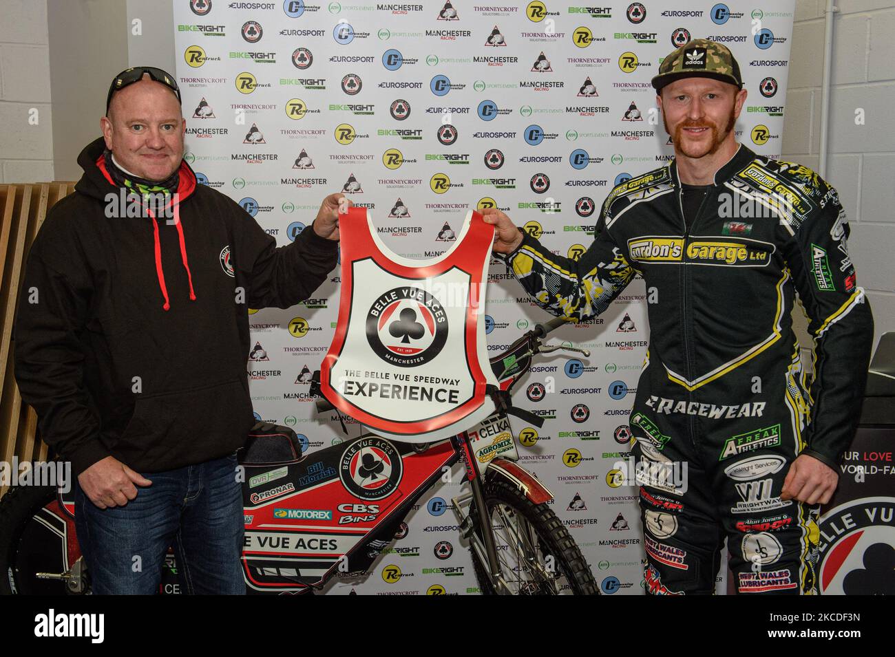 Joe Screen (left) presents Scott Meakins with his Experience Body ...