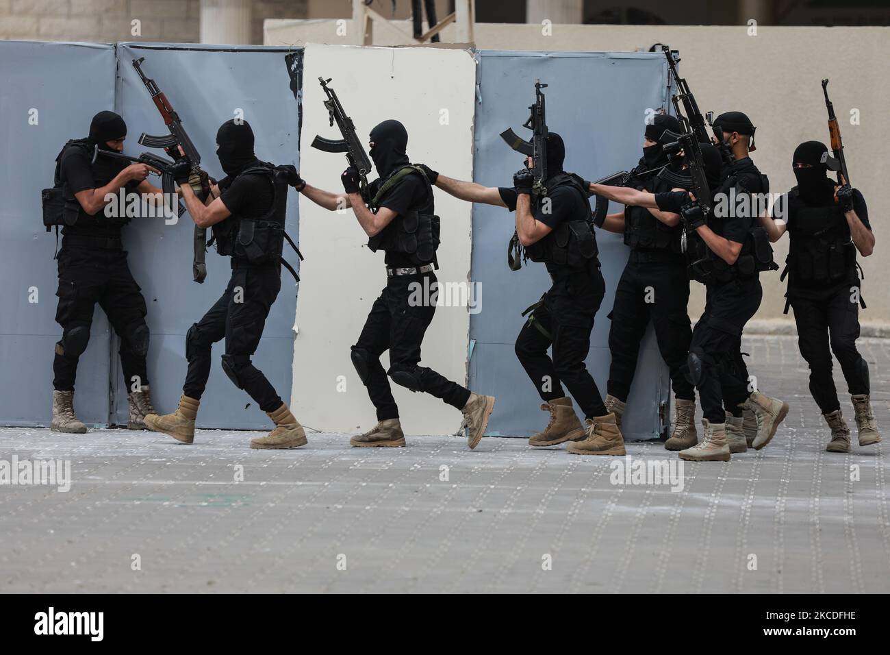 Palestinian members of Hamas' security forces showing off their skills ...