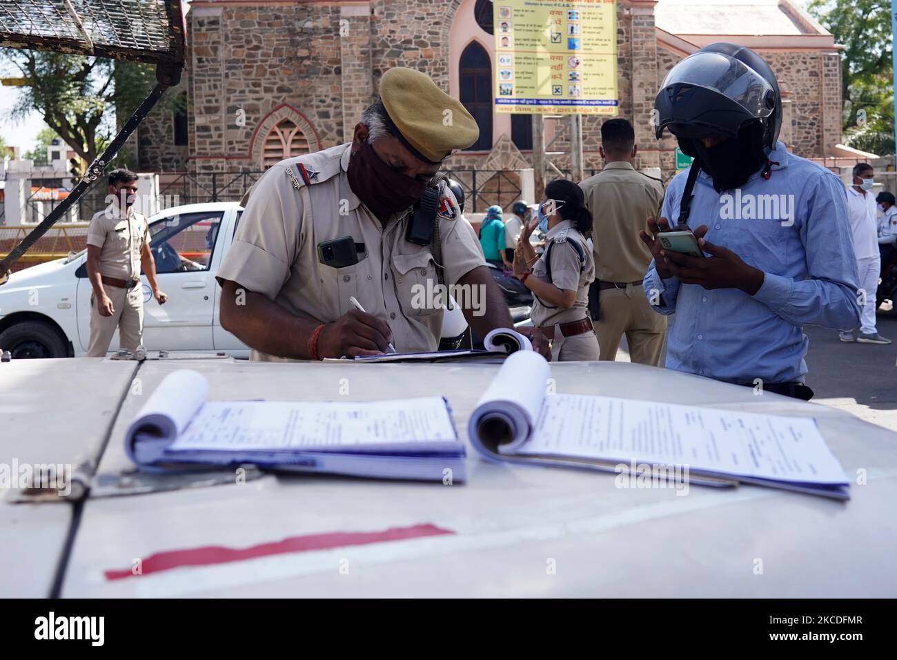 Indian police personnels hi-res stock photography and images - Alamy