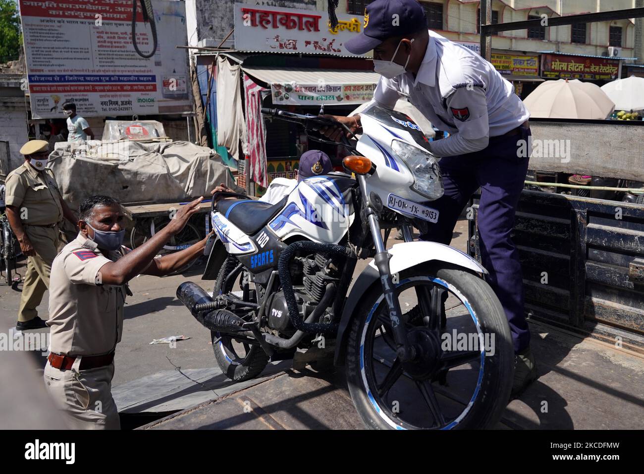 Indian Police Personnels inspect vehicles at a checkpoint during a ...