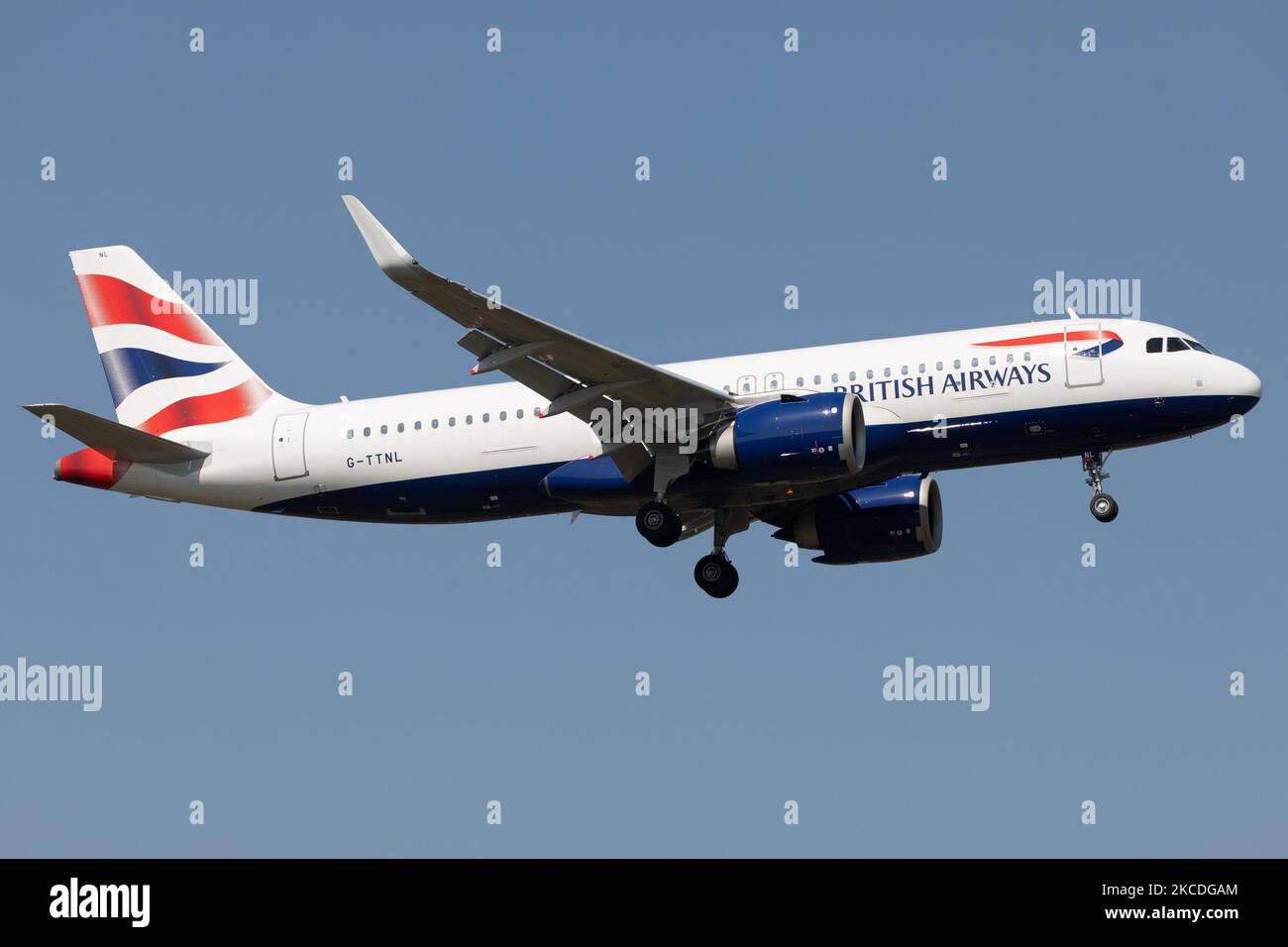British airways airbus a320neo lands hi-res stock photography and images - Alamy