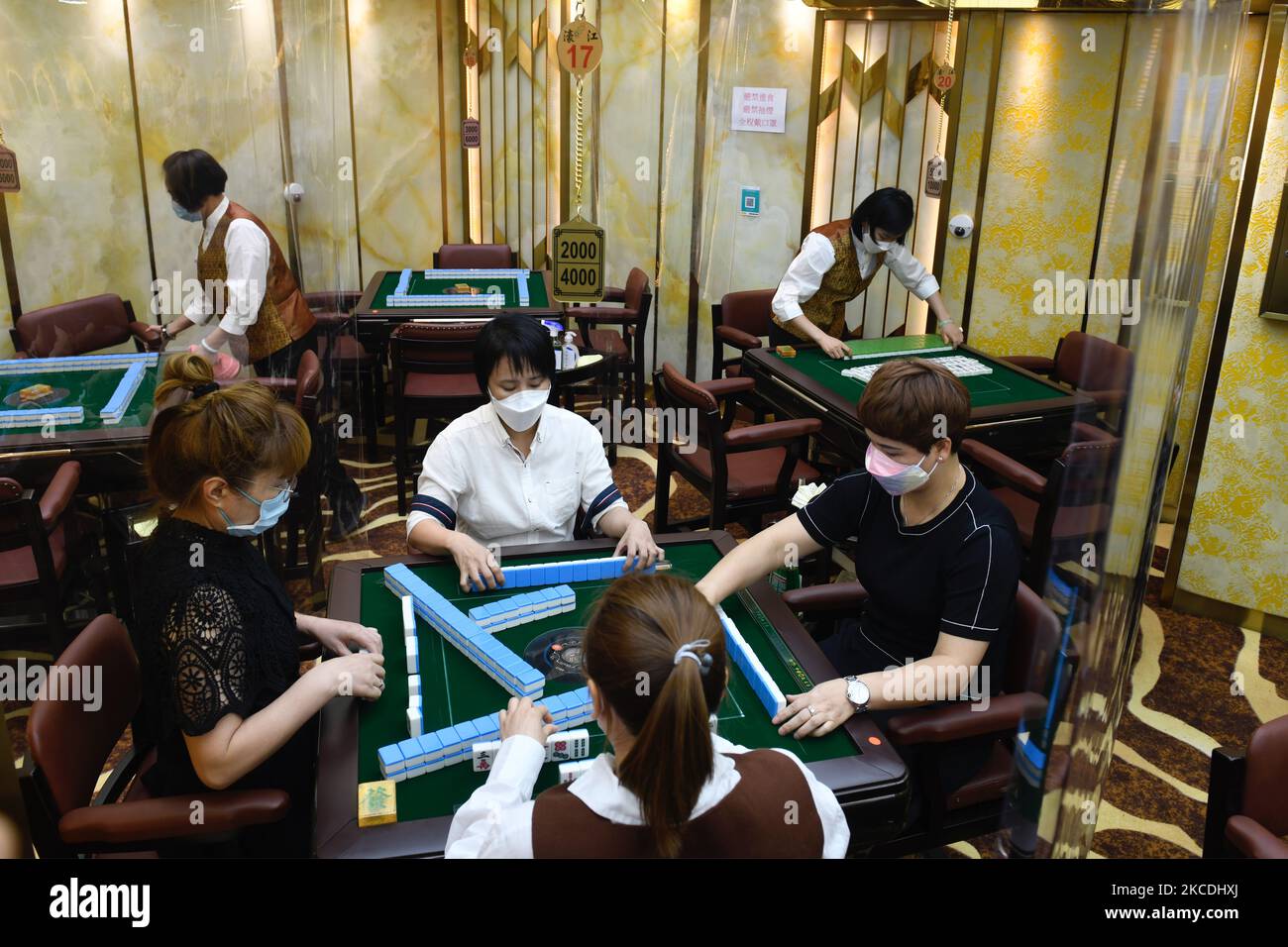 Mahjong social hi-res stock photography and images - Alamy