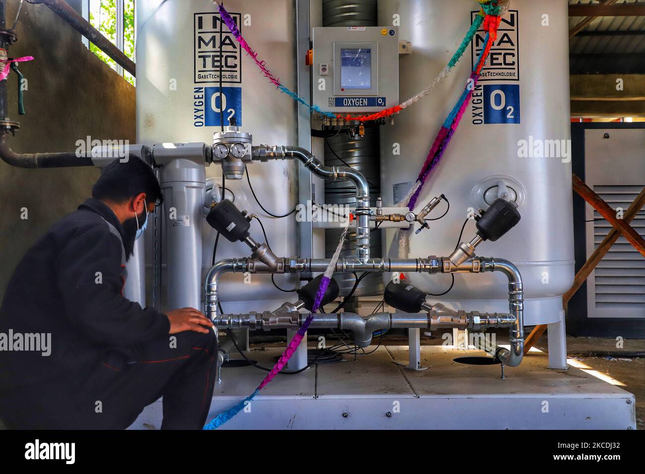 Installed oxygen generation machines hi-res stock photography and ...