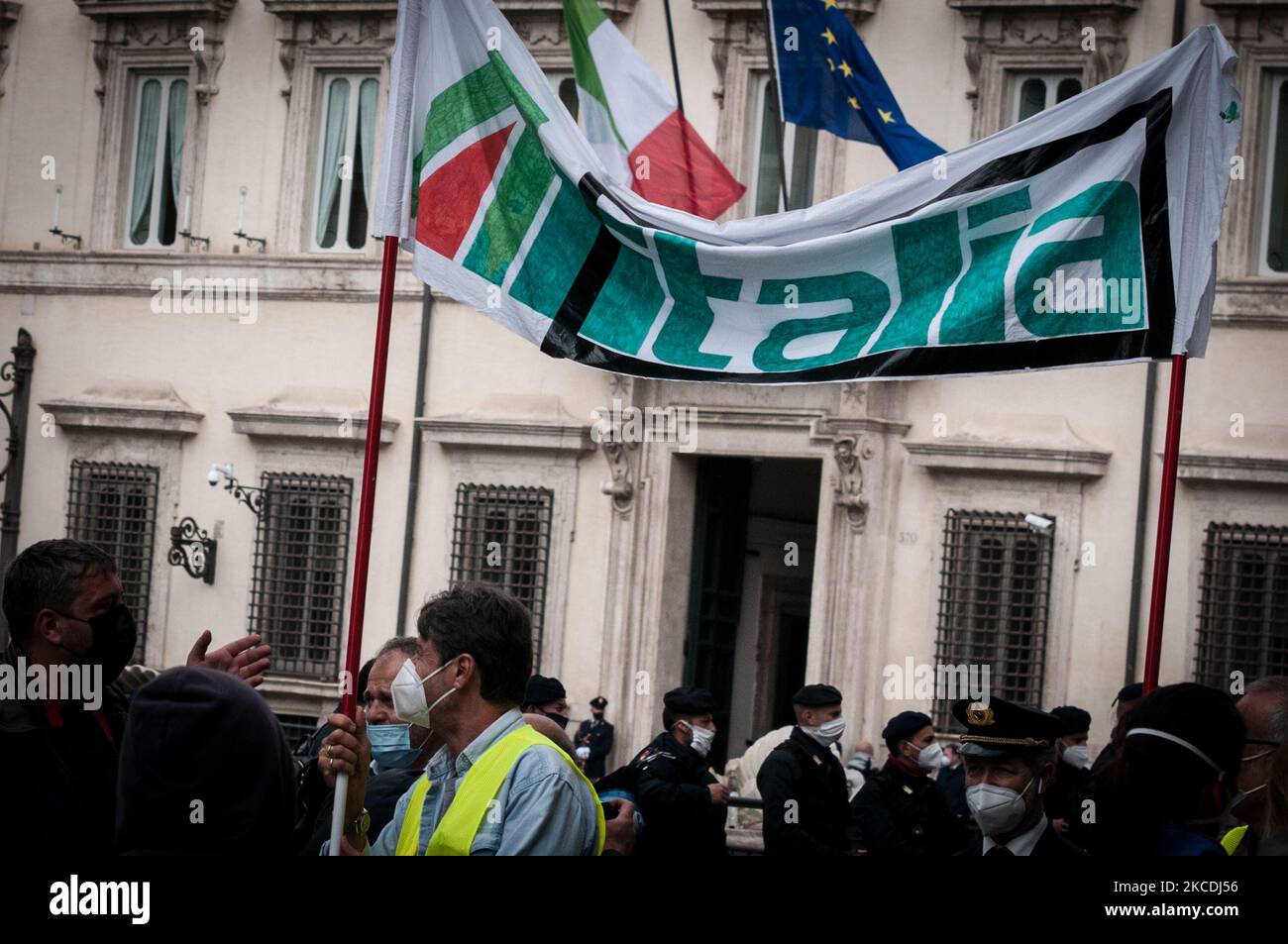 Airline workers rallyrome hi-res stock photography and images - Alamy