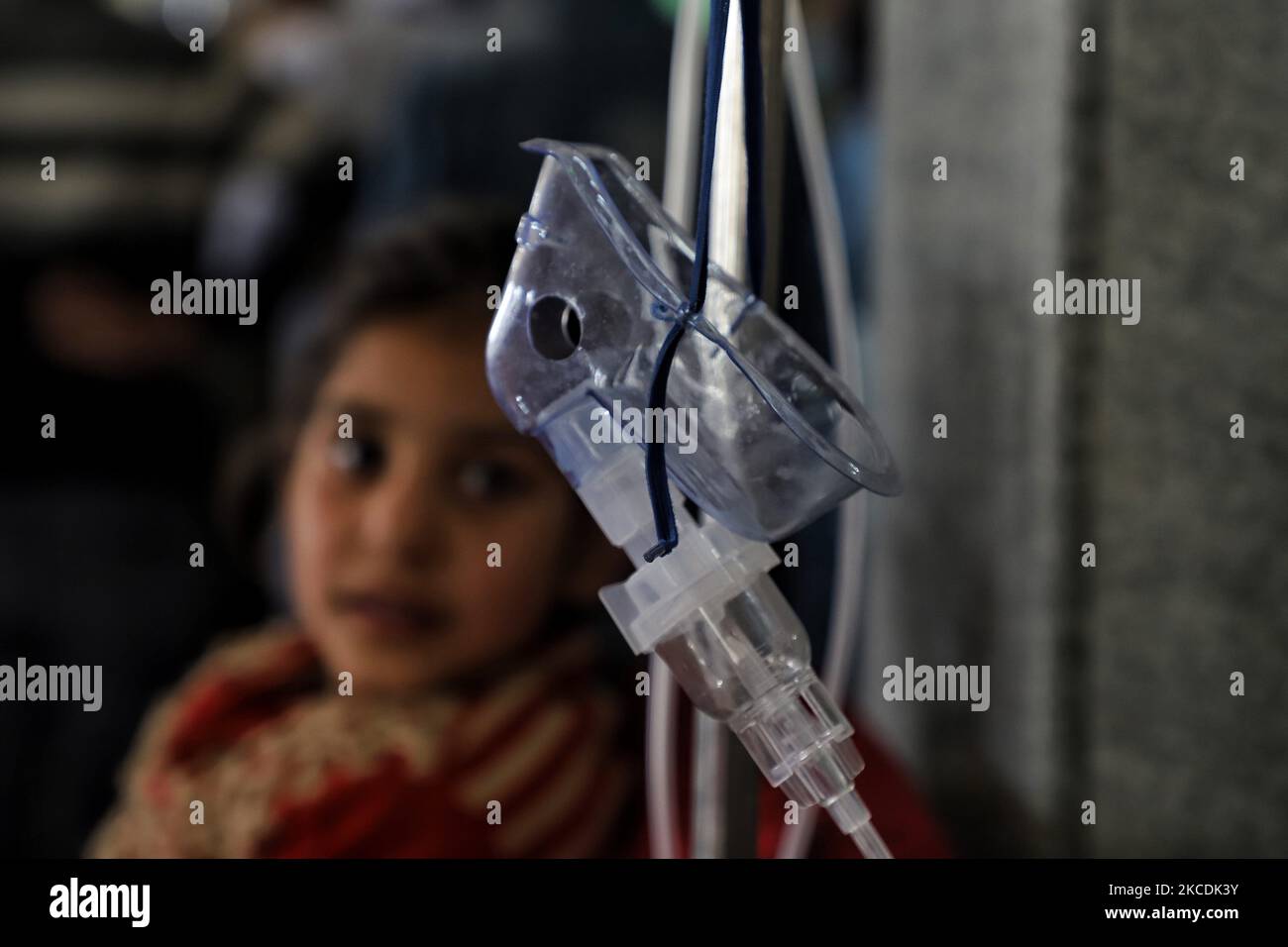 Child on oxygen ventilator hi-res stock photography and images - Alamy