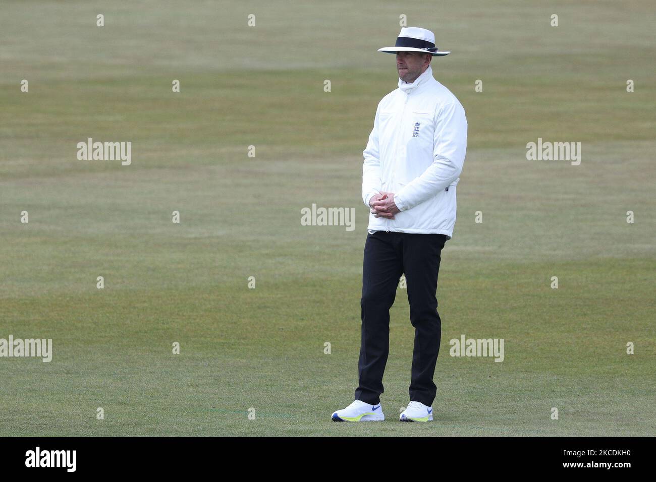 Michael gough umpire hi-res stock photography and images - Alamy
