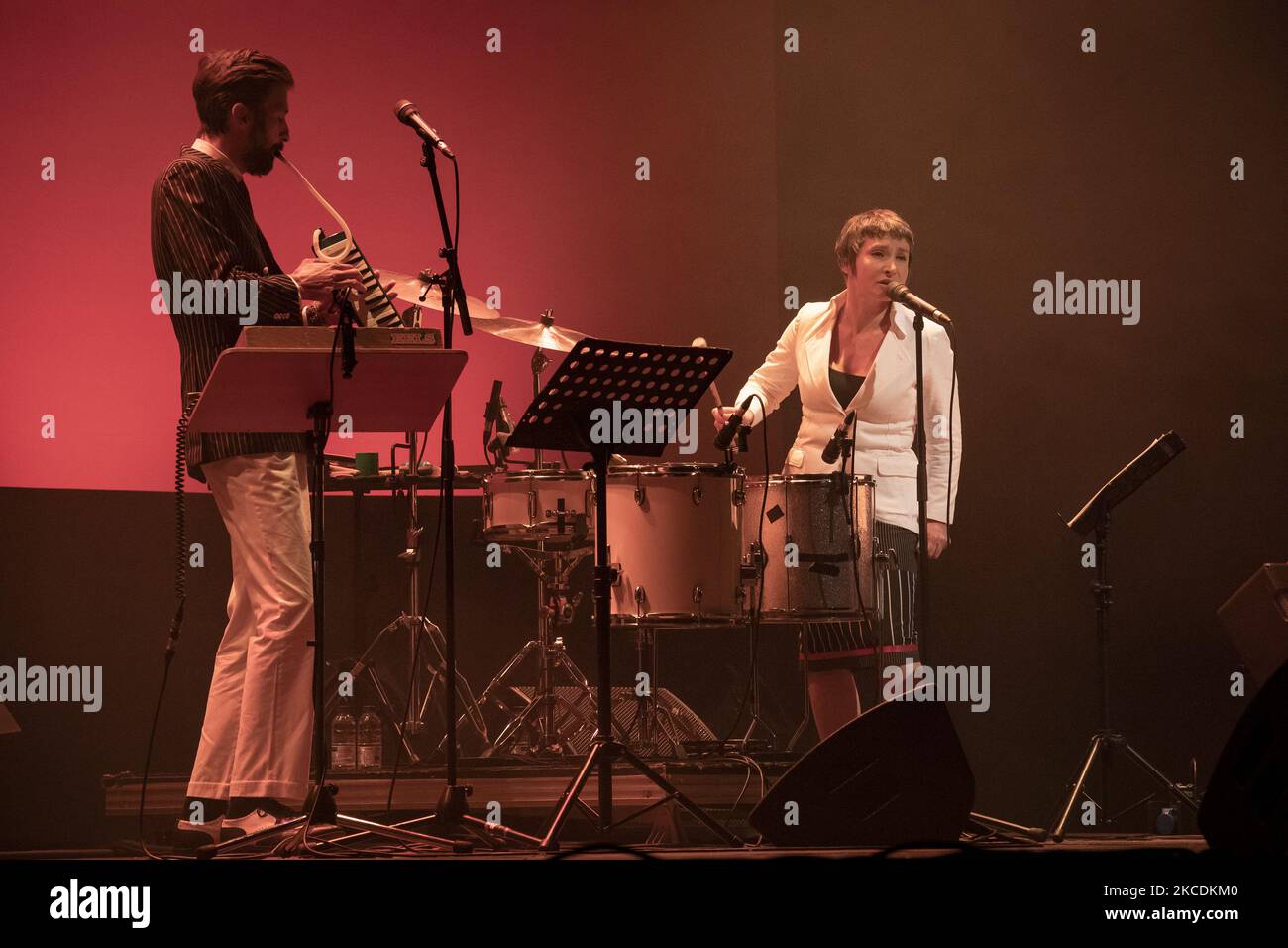 Plucked string idsok hi-res stock photography and images - Alamy